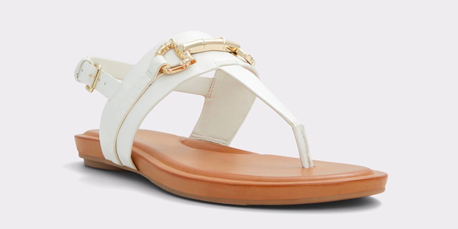 15 sandales sans talons à porter avec une robe ou un short | Coup de Pouce