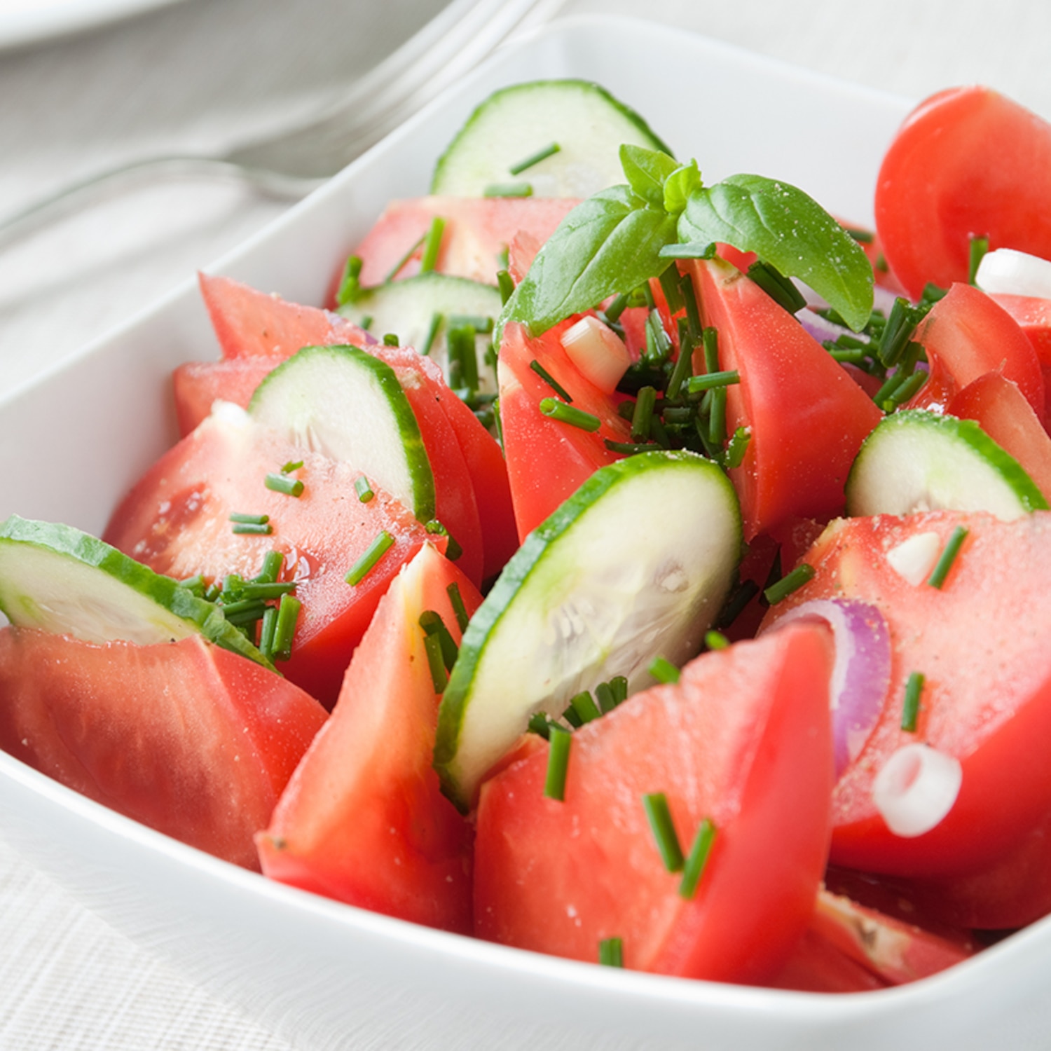 Recette de salade de tomates et de concombre, vinaigrette à l'origan ...