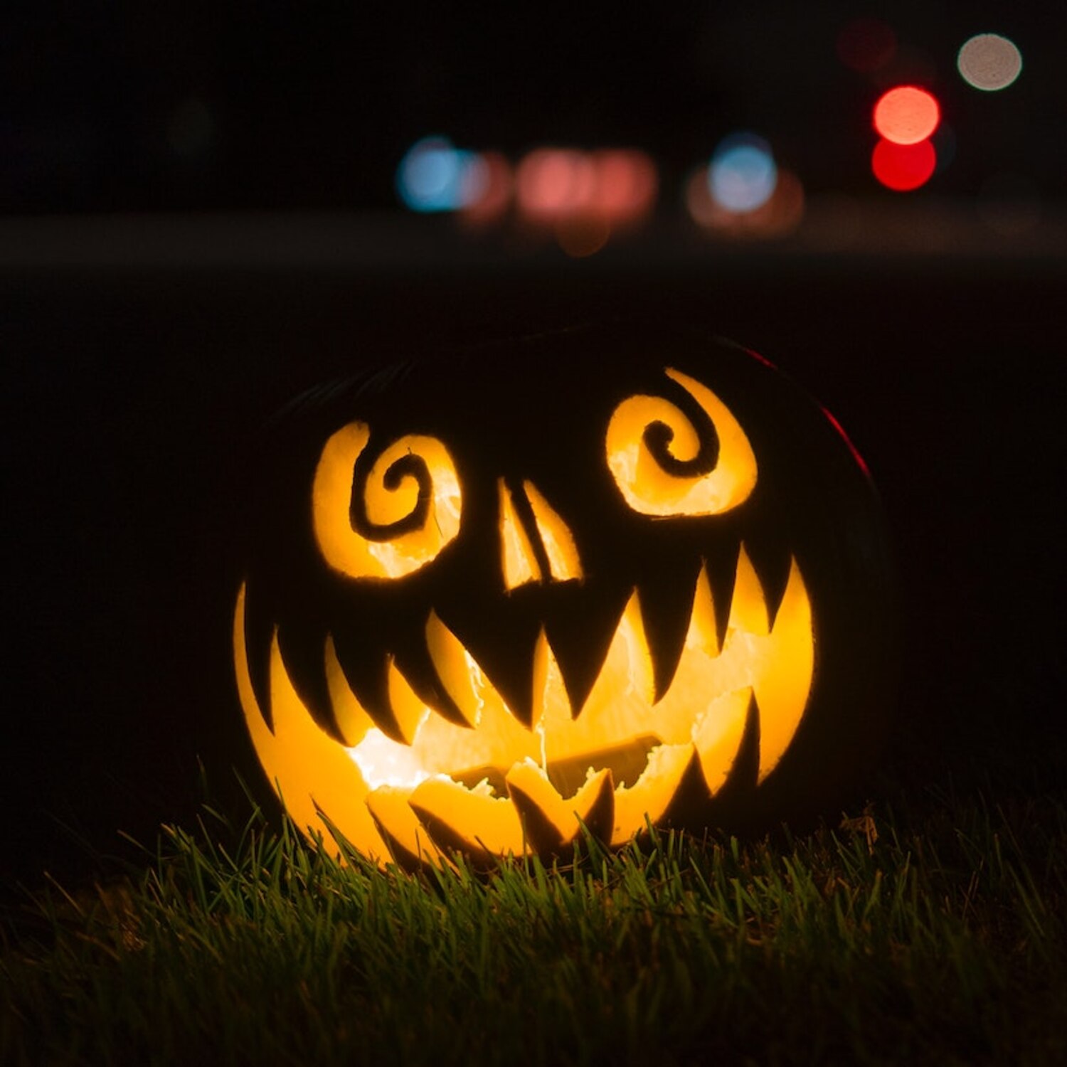 Voici le truc de Jennifer Garner pour vider une citrouille en deux ...