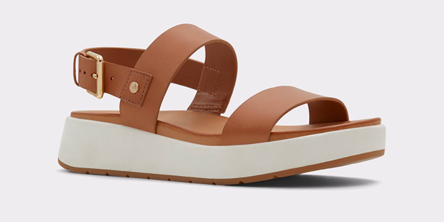 15 sandales sans talons à porter avec une robe ou un short | Coup de Pouce