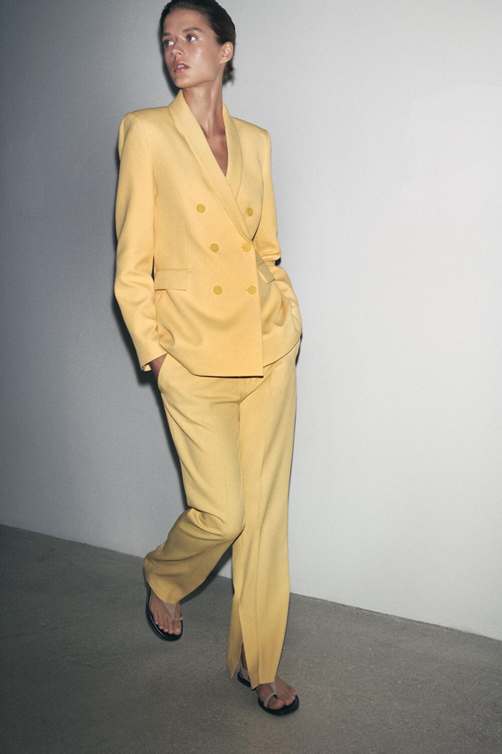 Tendance: 12 articles mode pour adopter la couleur jaune beurre | Coup ...