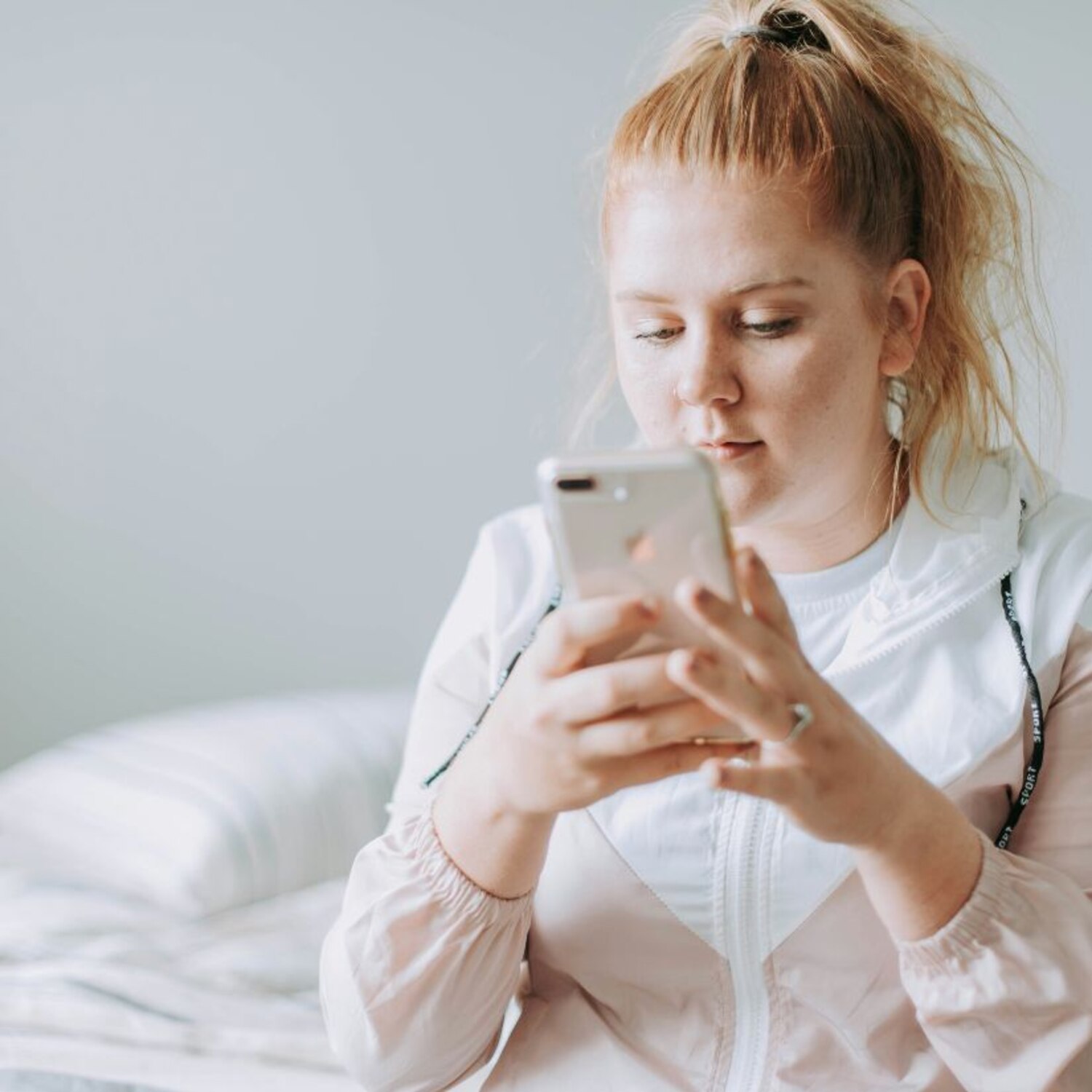C'est quoi le "Cobwebbing", la pratique de rencontre qui séduit pour ...