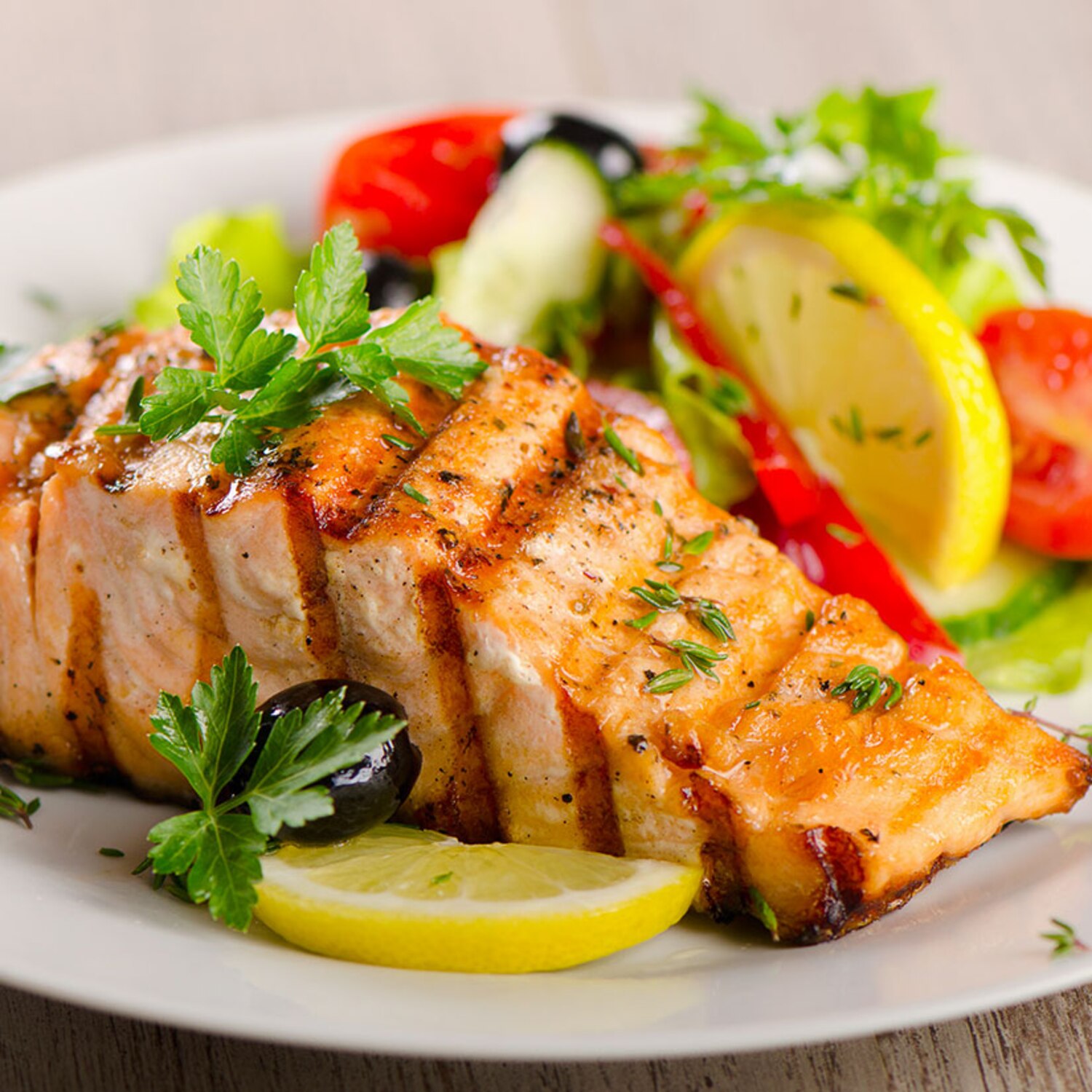 Recette de filet de saumon grillé à l'ail et au romarin | Coup de Pouce