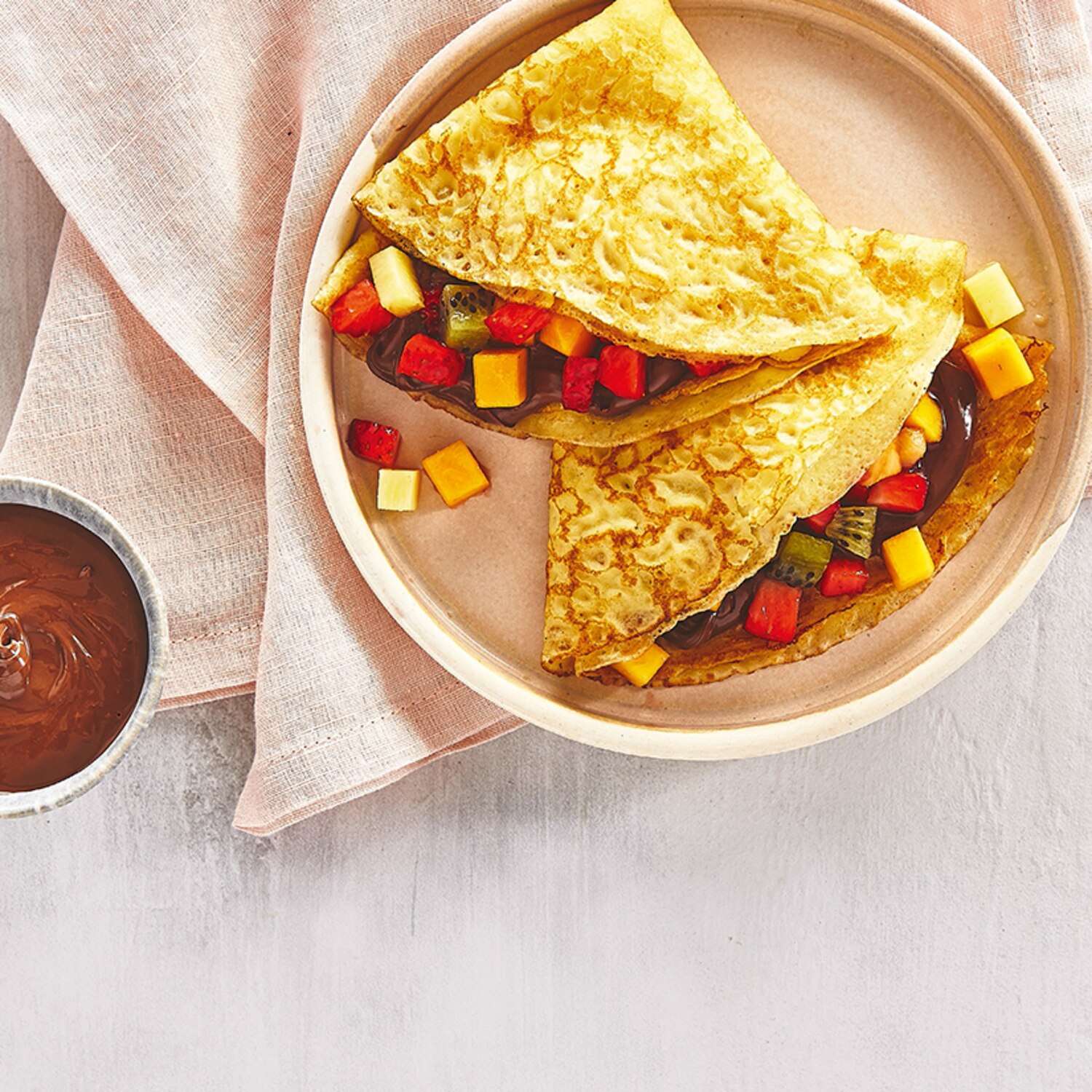 Recette de crêpes fines aux fruits et au Nutella® | Coup de Pouce