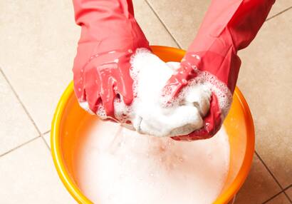 Enlever une tache de vin rouge | Coup de Pouce