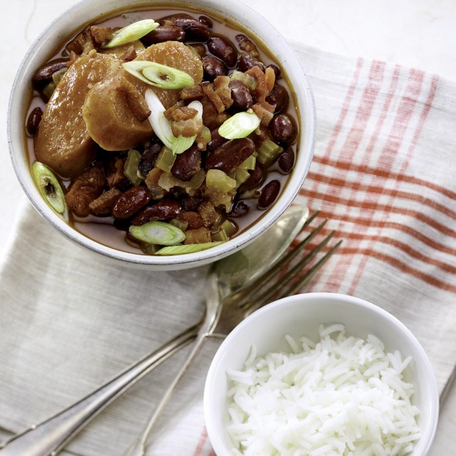 Recette de ragoût de haricots rouges à la saucisse | Coup de Pouce