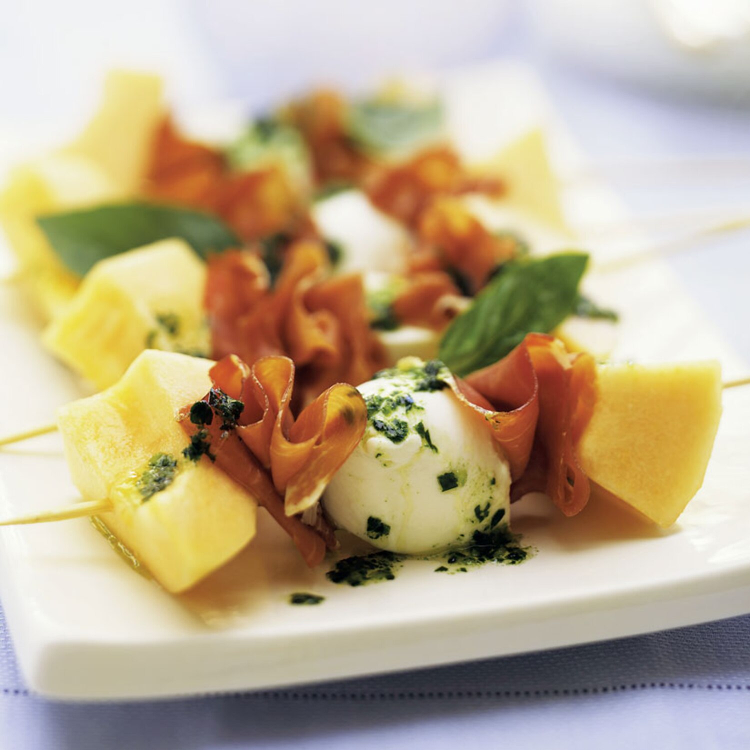 Recette de mini-brochettes de cantaloup, bocconcinis et prosciutto ...