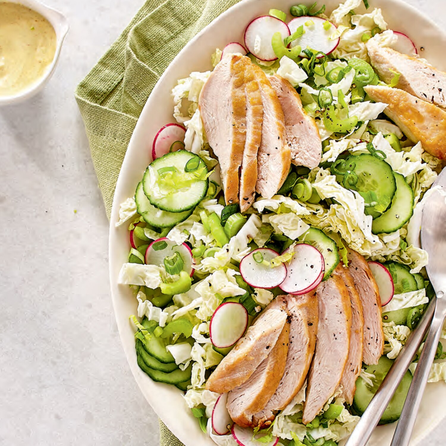 Recette de salade-repas croquante au poulet et au chou nappa | Coup de ...