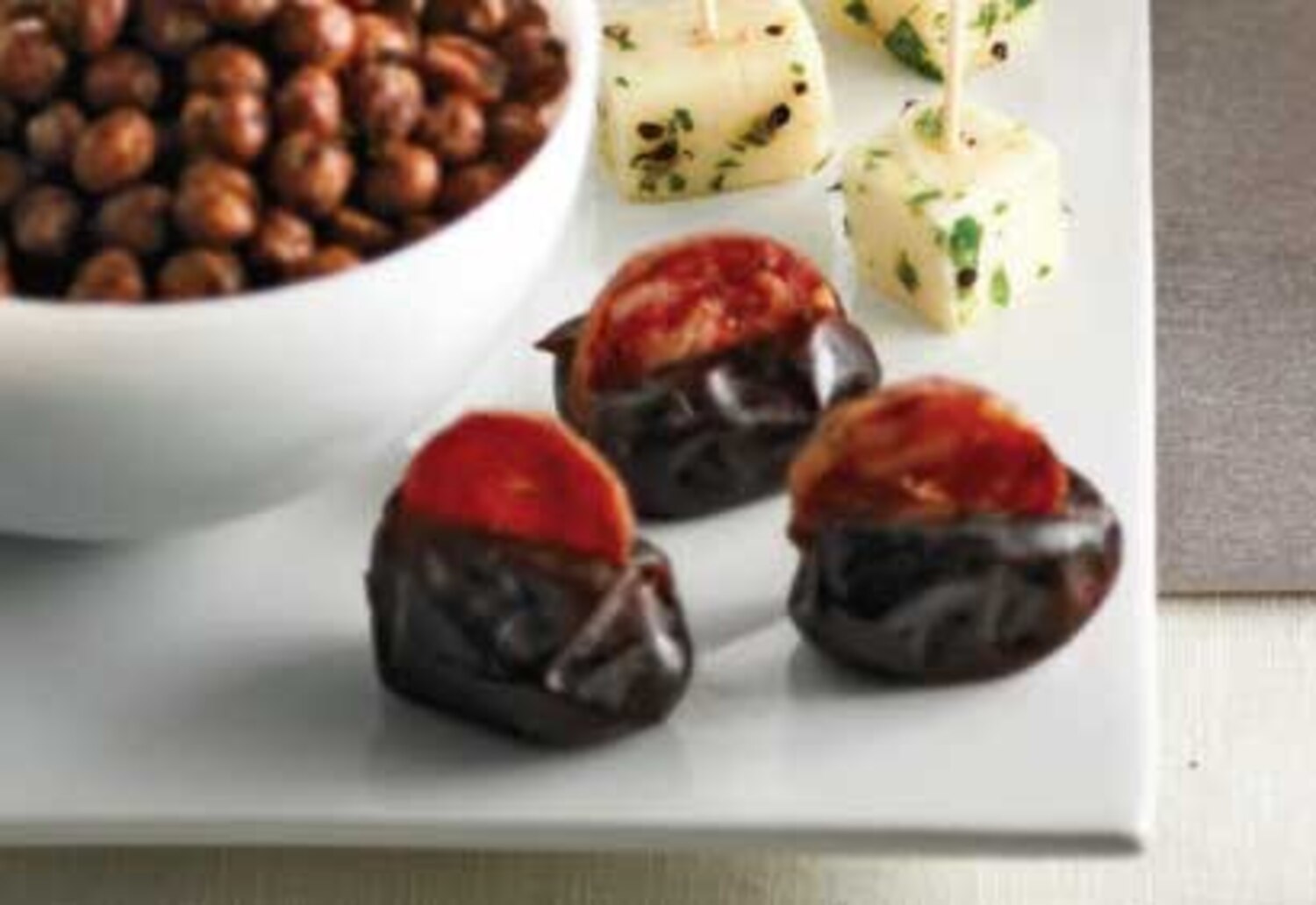 Dattes farcies au chorizo | Coup de Pouce