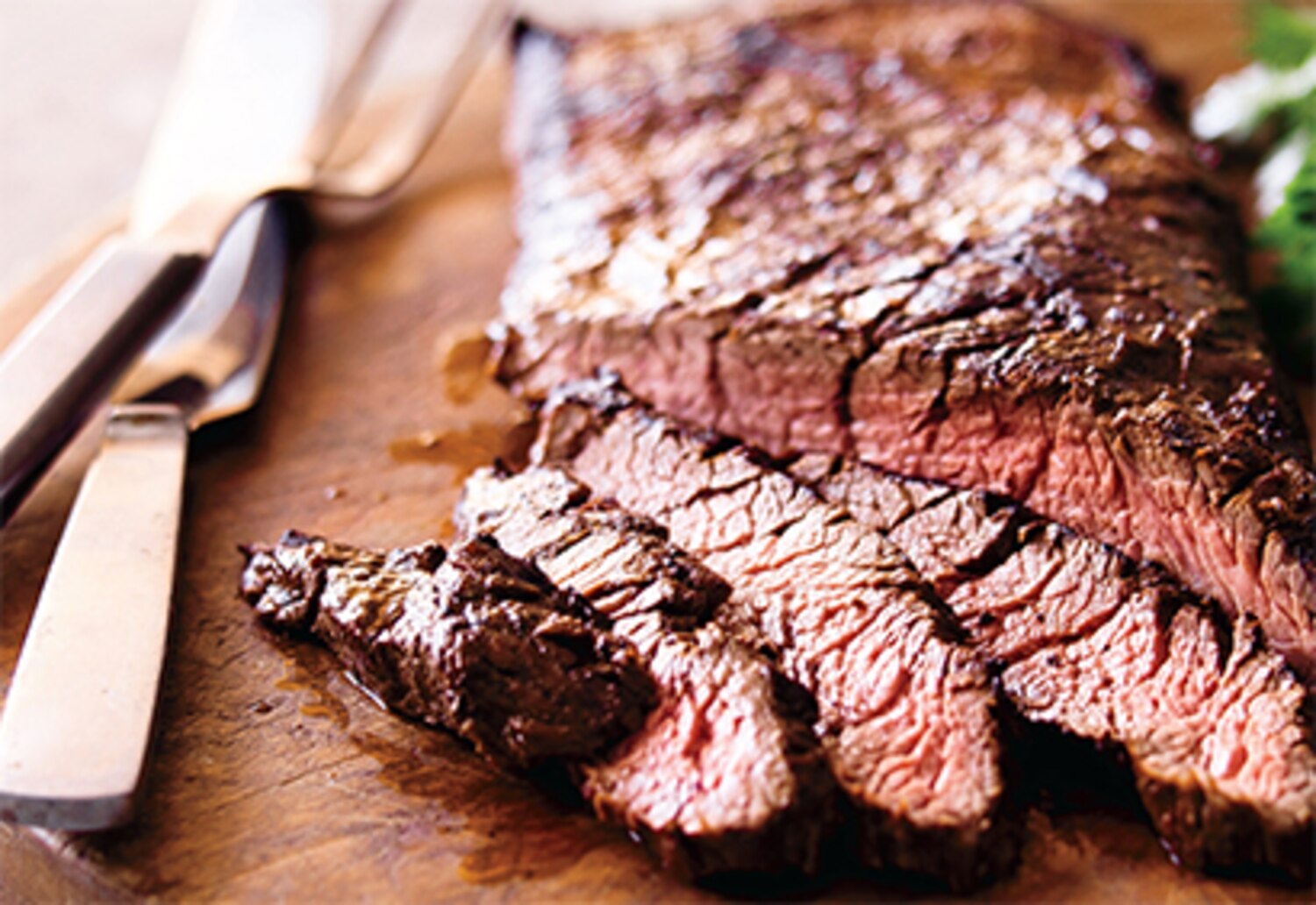 Bifteck de flanc mariné au café | Coup de Pouce