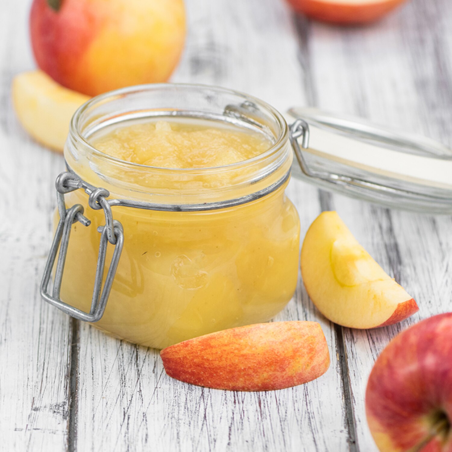 Recette de compote de pommes, miel et rhum | Coup de Pouce