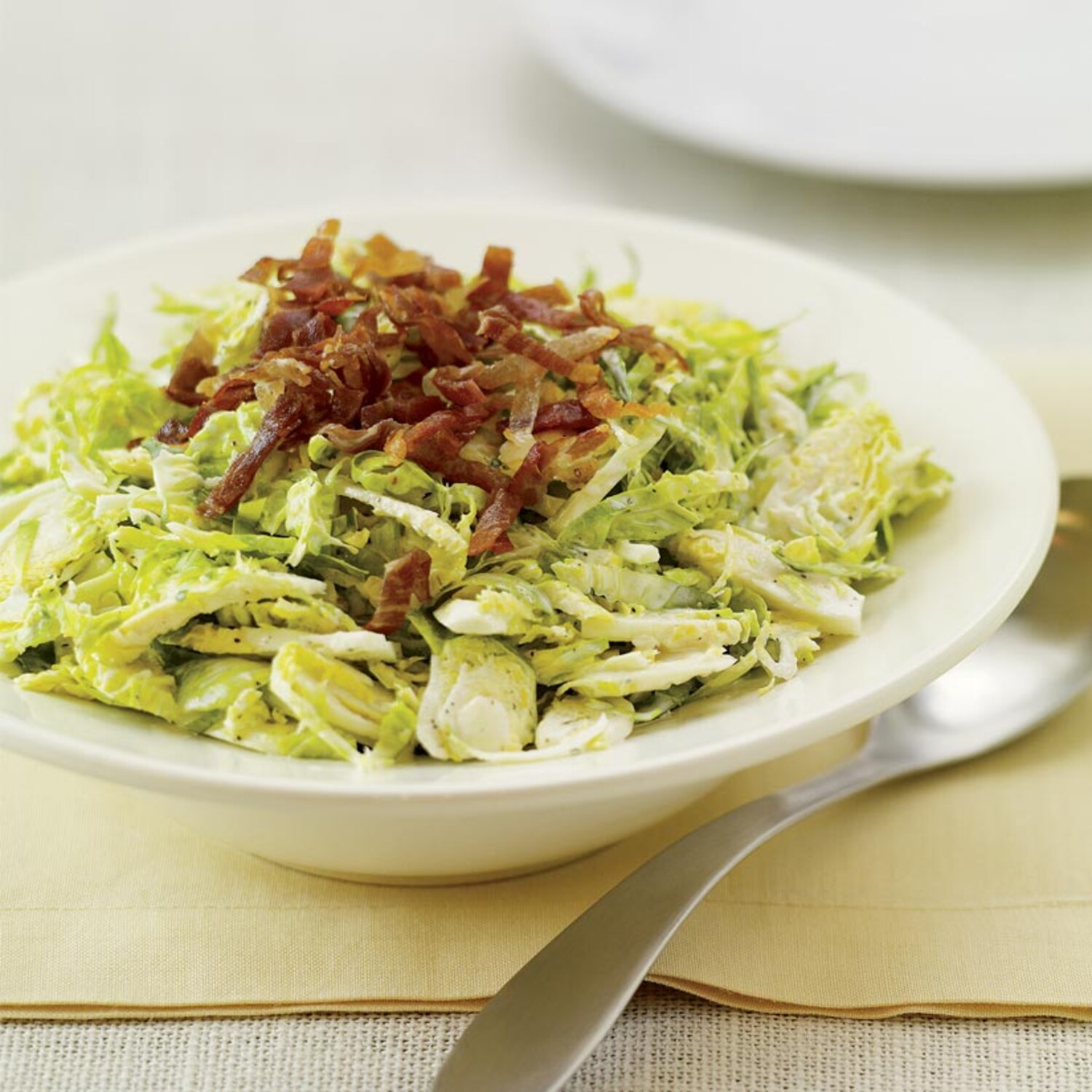 Recette de salade de choux de Bruxelles râpés | Coup de Pouce