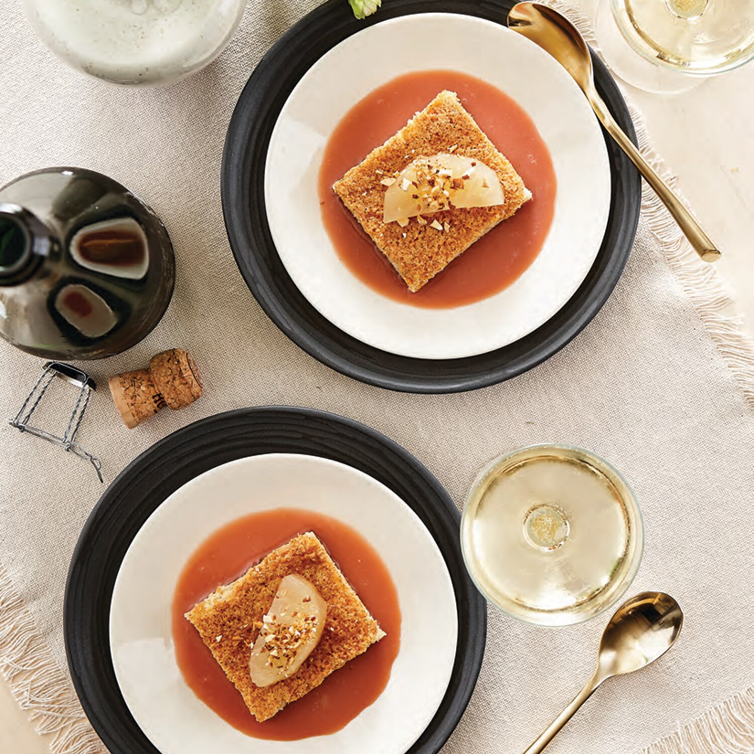 Recette gâteau aux amandes, pommes confites au cidre et caramel à la ...
