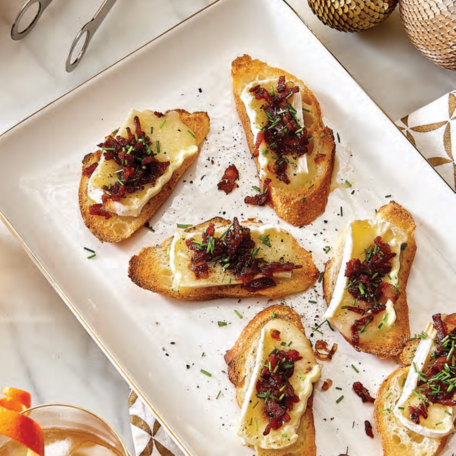 Recette de canapés à la confiture de bacon et au brie | Coup de Pouce