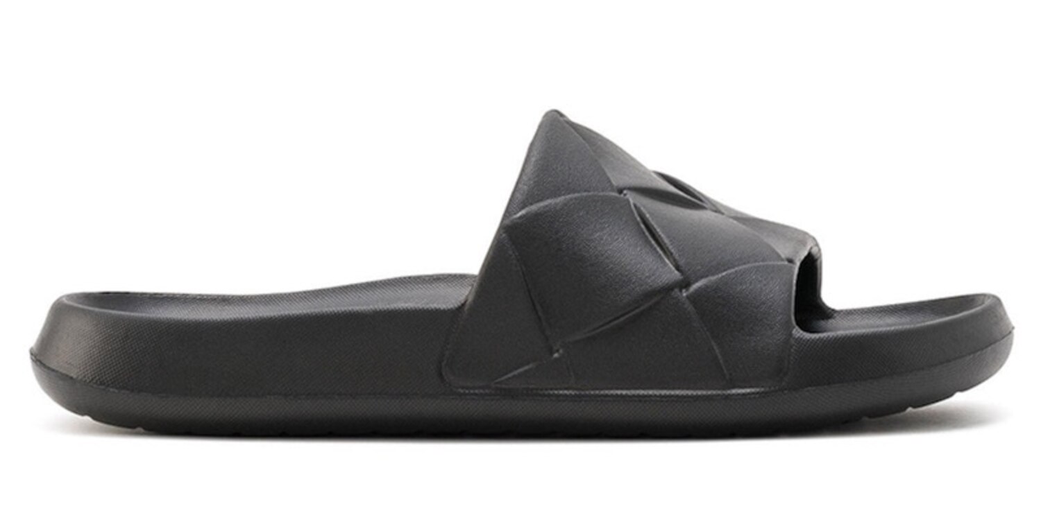 The Best Slippers To Keep Your Feet Warm And Cozy | Canadian Living