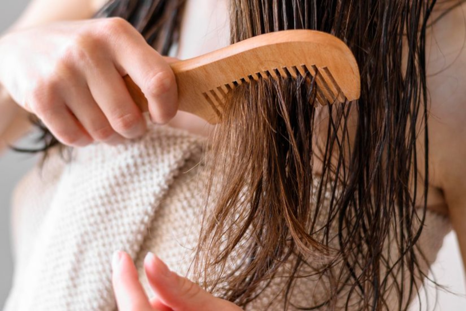 5 Common Mistakes That Are Damaging Your Hair | Canadian Living