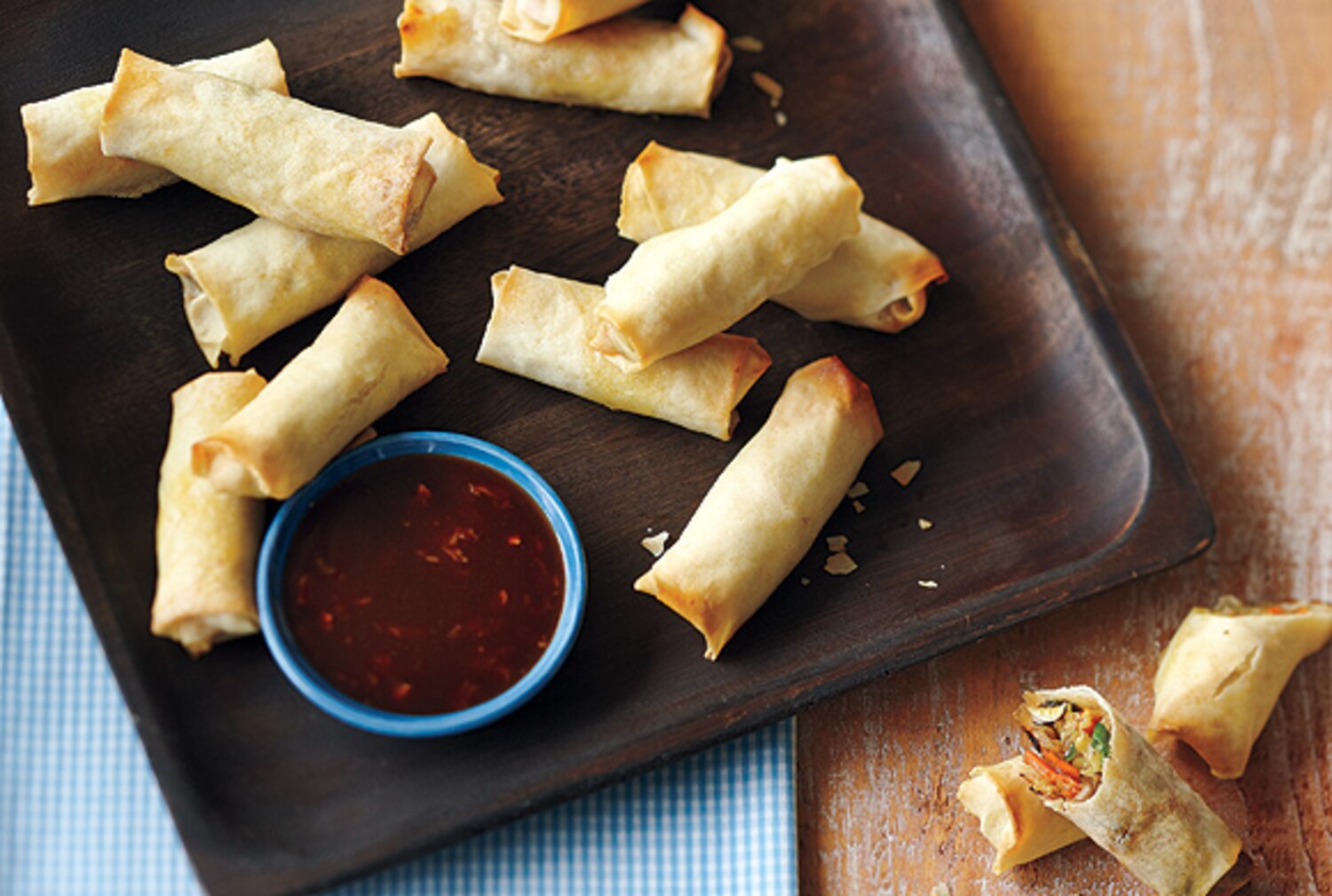 Baked Spring Rolls With Chili Garlic Dipping Sauce | Canadian Living