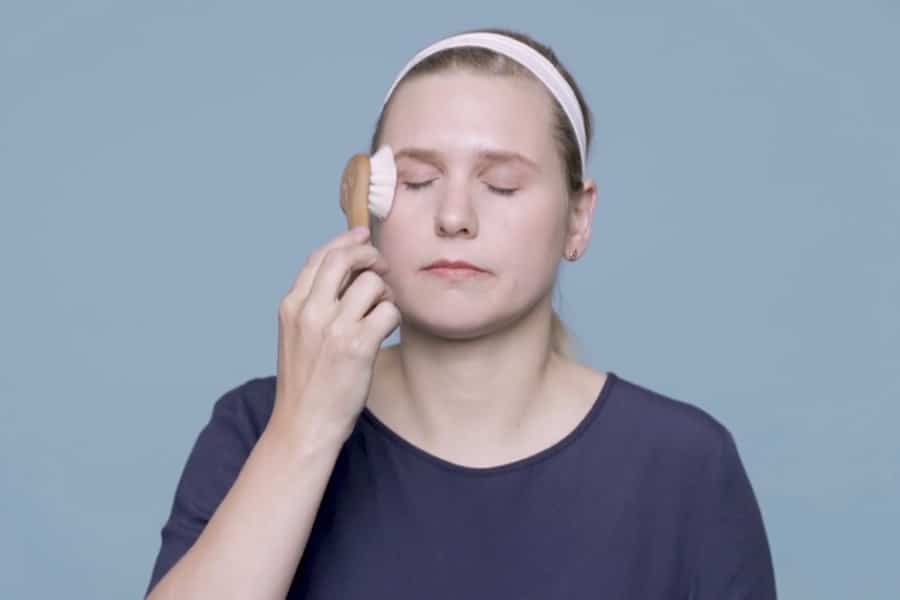 What is dry brushing and should I be doing it? | Canadian Living
