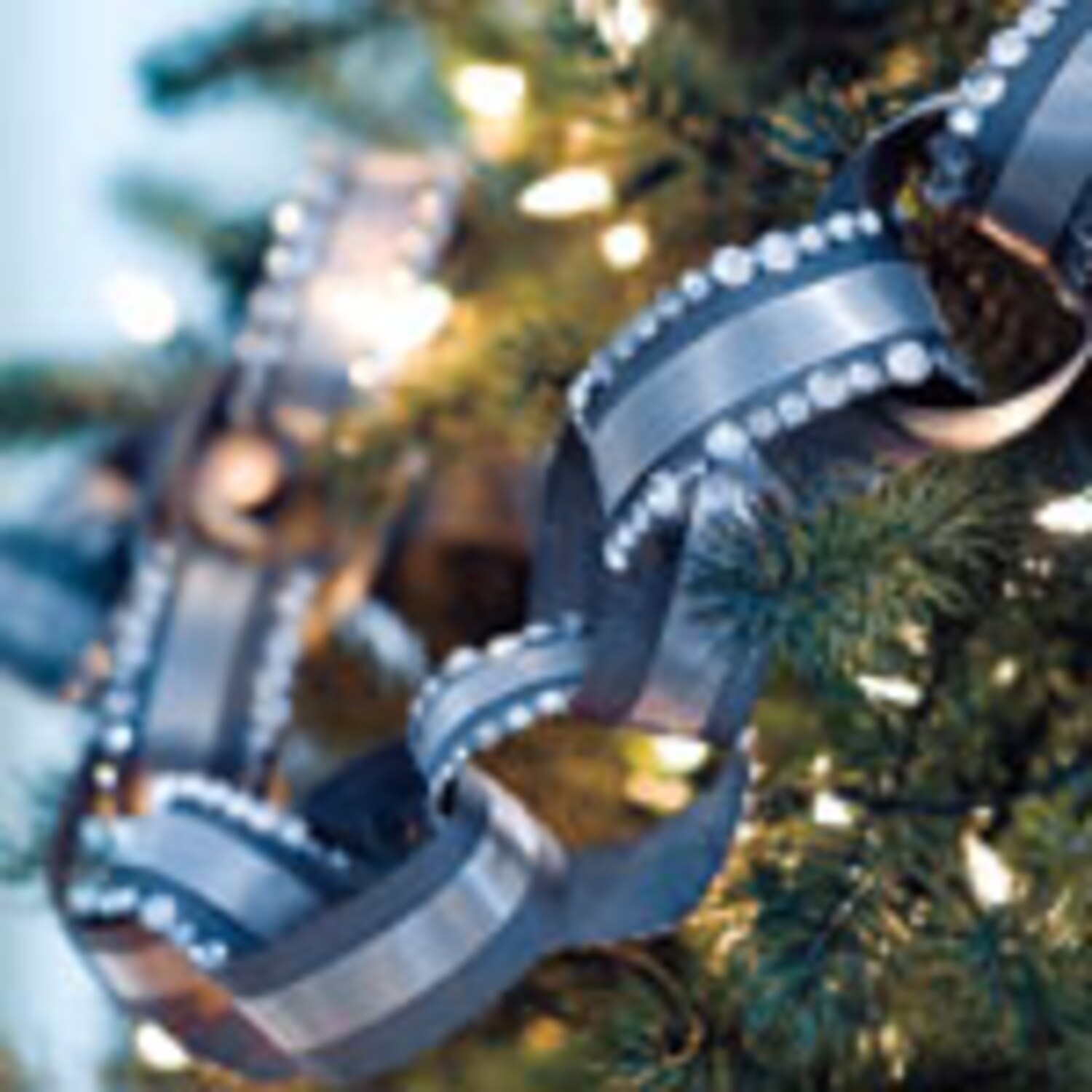 Make a glittered ribbon chain for your Christmas tree | Canadian Living