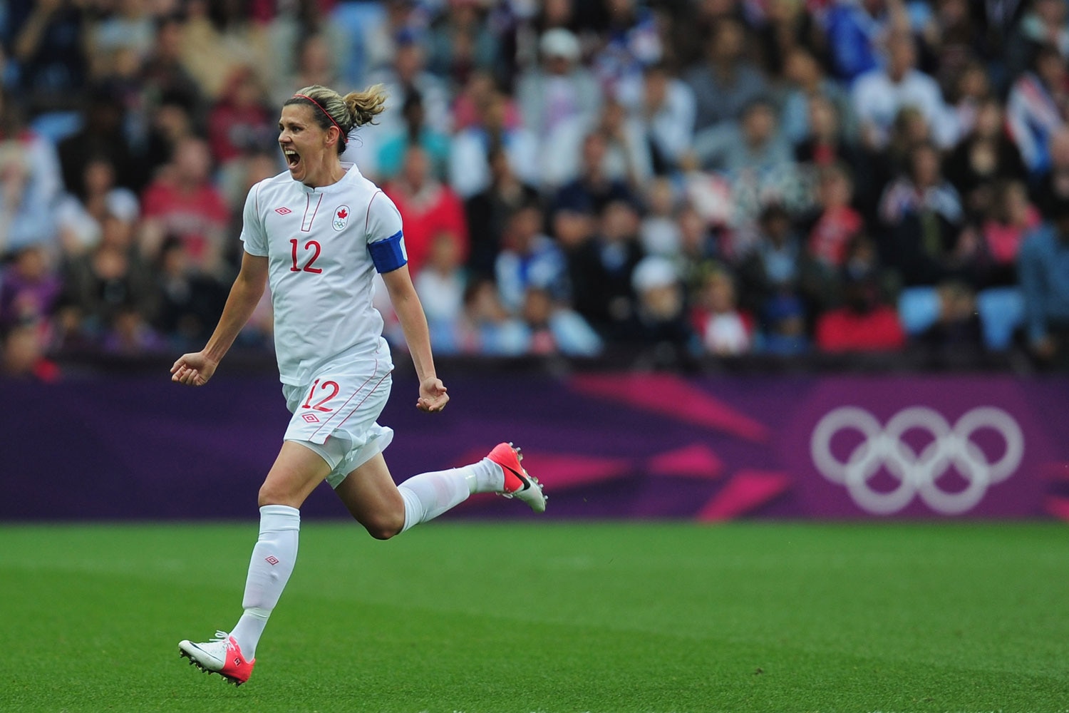 How Christine Sinclair inspires the women's soccer team | Canadian Living