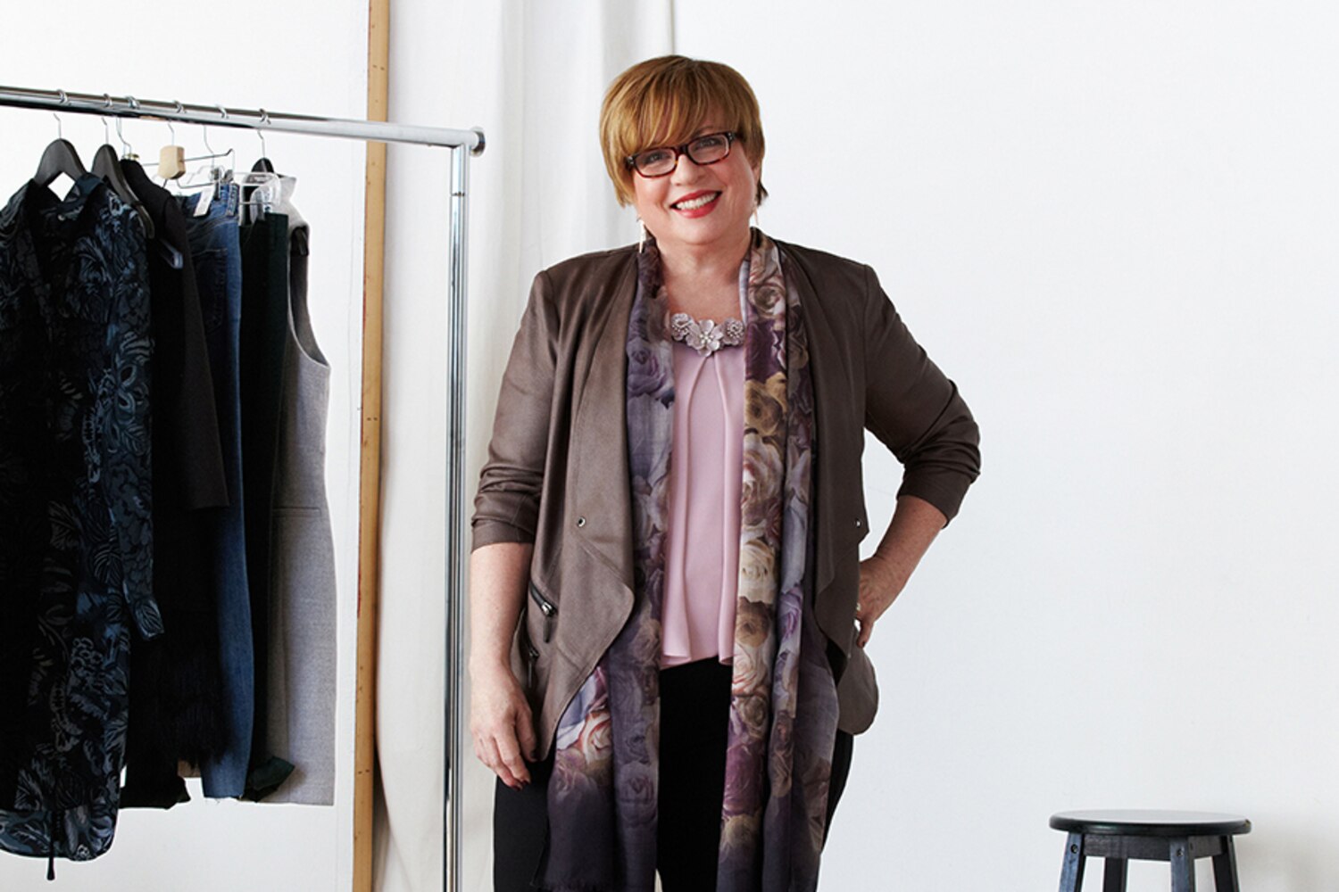 After losing her style, a 55-year-old mother embraces her dramatic ...