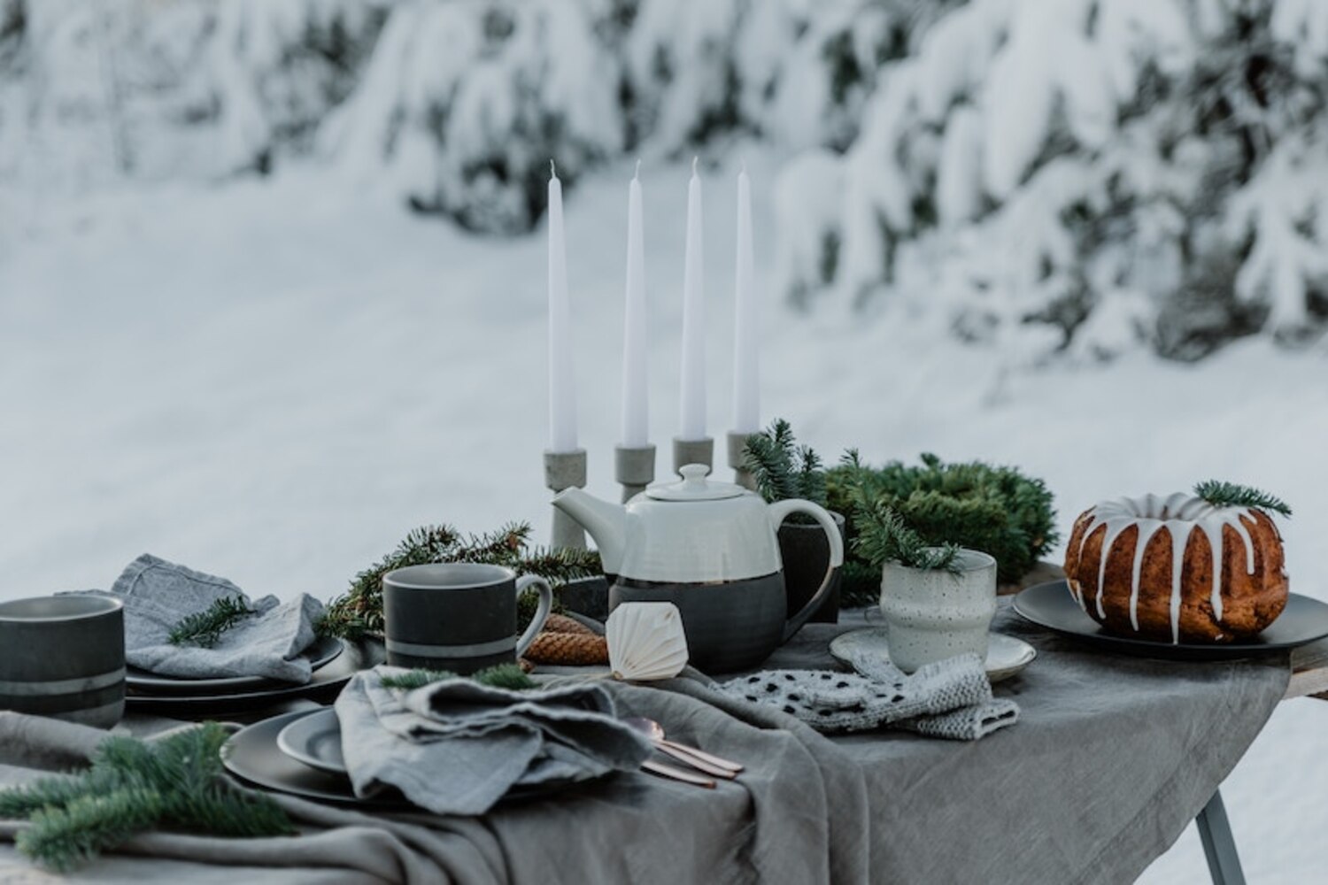 10 Easy Winter Tablescape Ideas For Your Next Dinner Party | Style at Home