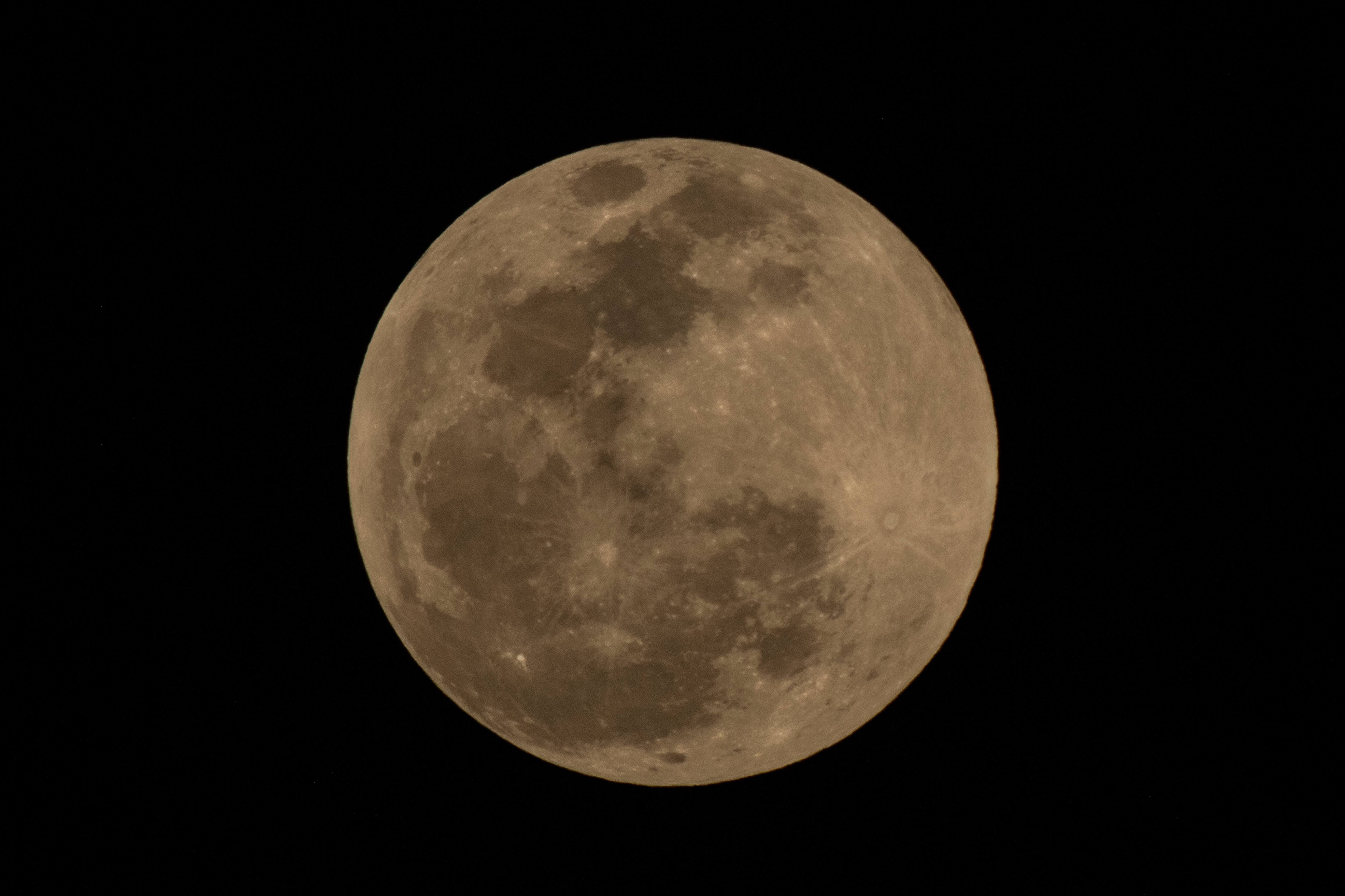 Voici ce qu'il faut savoir sur l'éclipse lunaire totale de dimanche | JDM