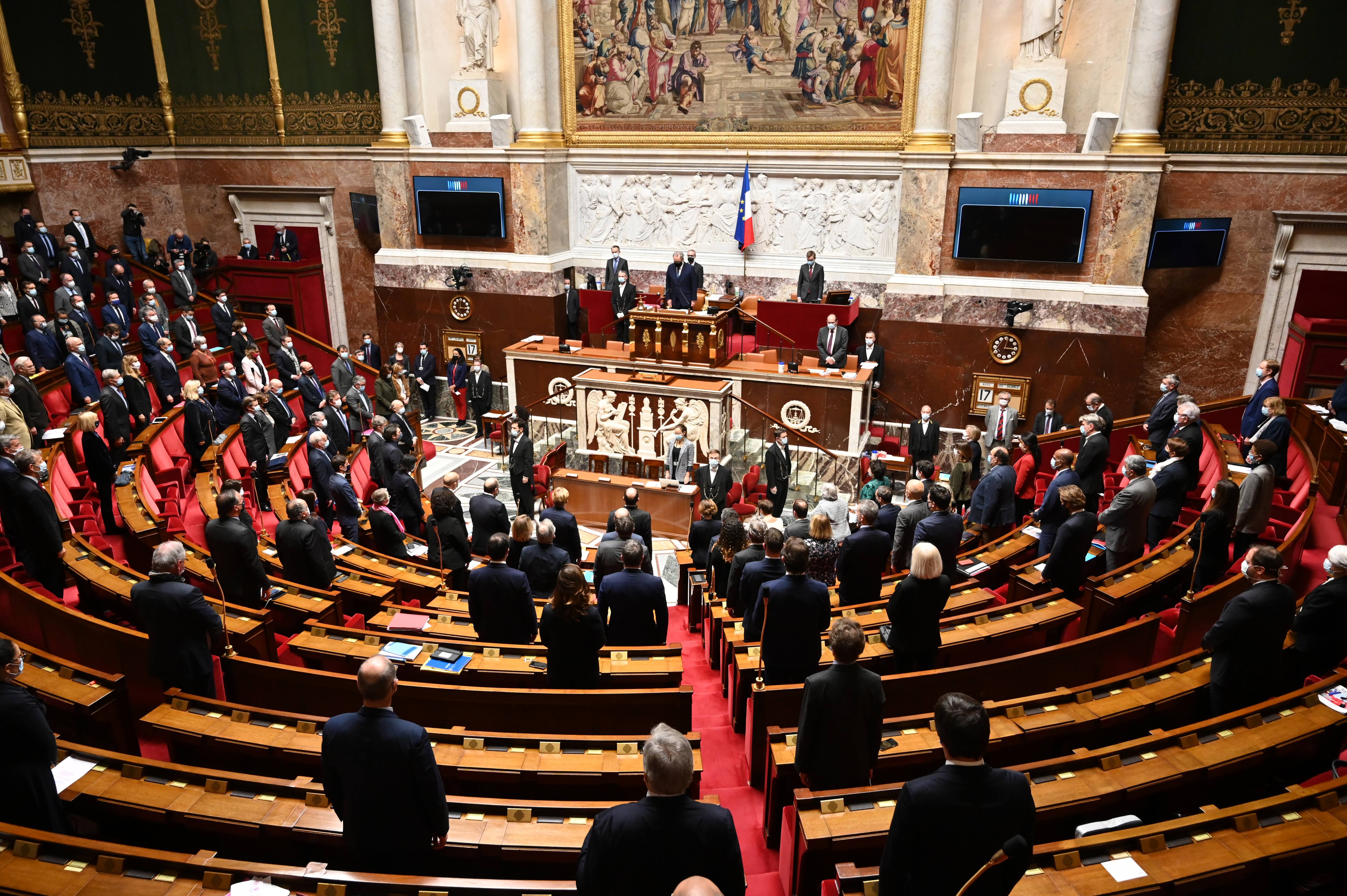France : une loi adoptée pour réprimer les discriminations fondées sur ...