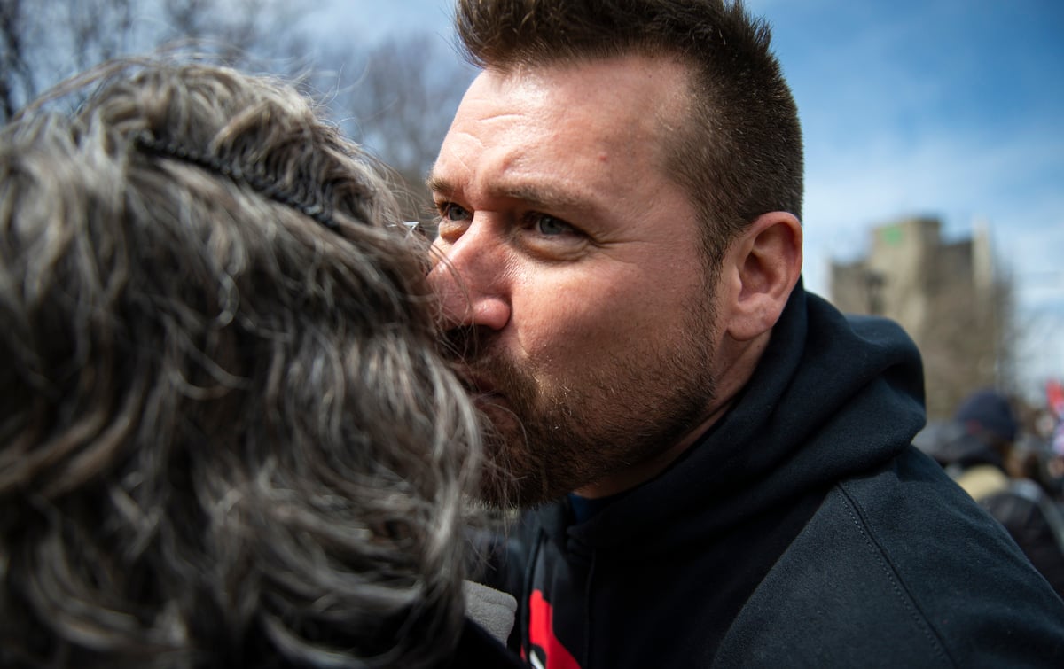 La mort présumée de ce leader complotiste démentie par sa fille | JDM