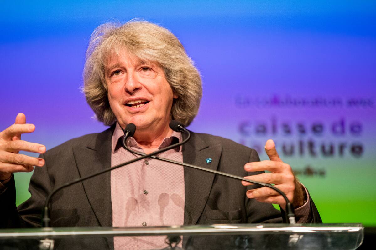 Encan: Alain Simard expose des pièces de sa vaste collection | TVA ...