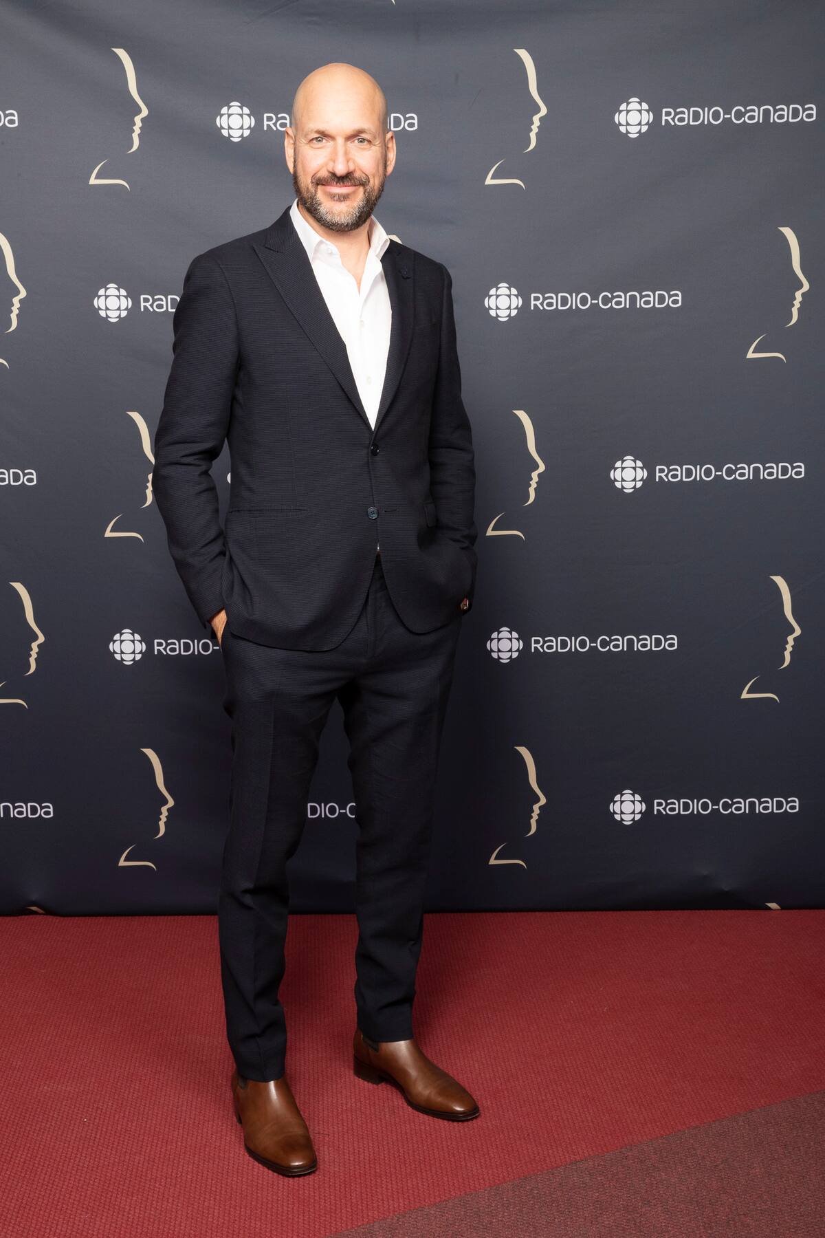 Martin Matte partage une photo très comique avec son amoureuse | 7 Jours