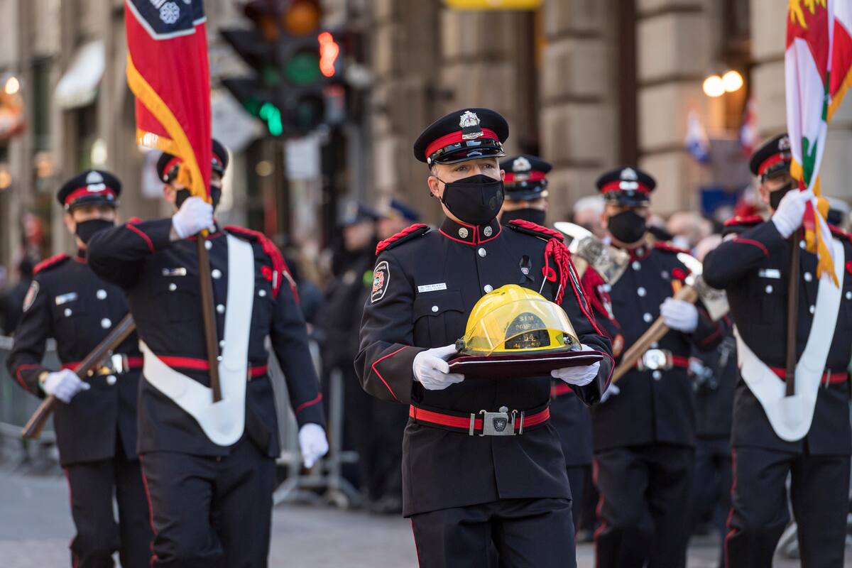 Pompier mort en devoir: dernier hommage grandiose à un grand homme ...