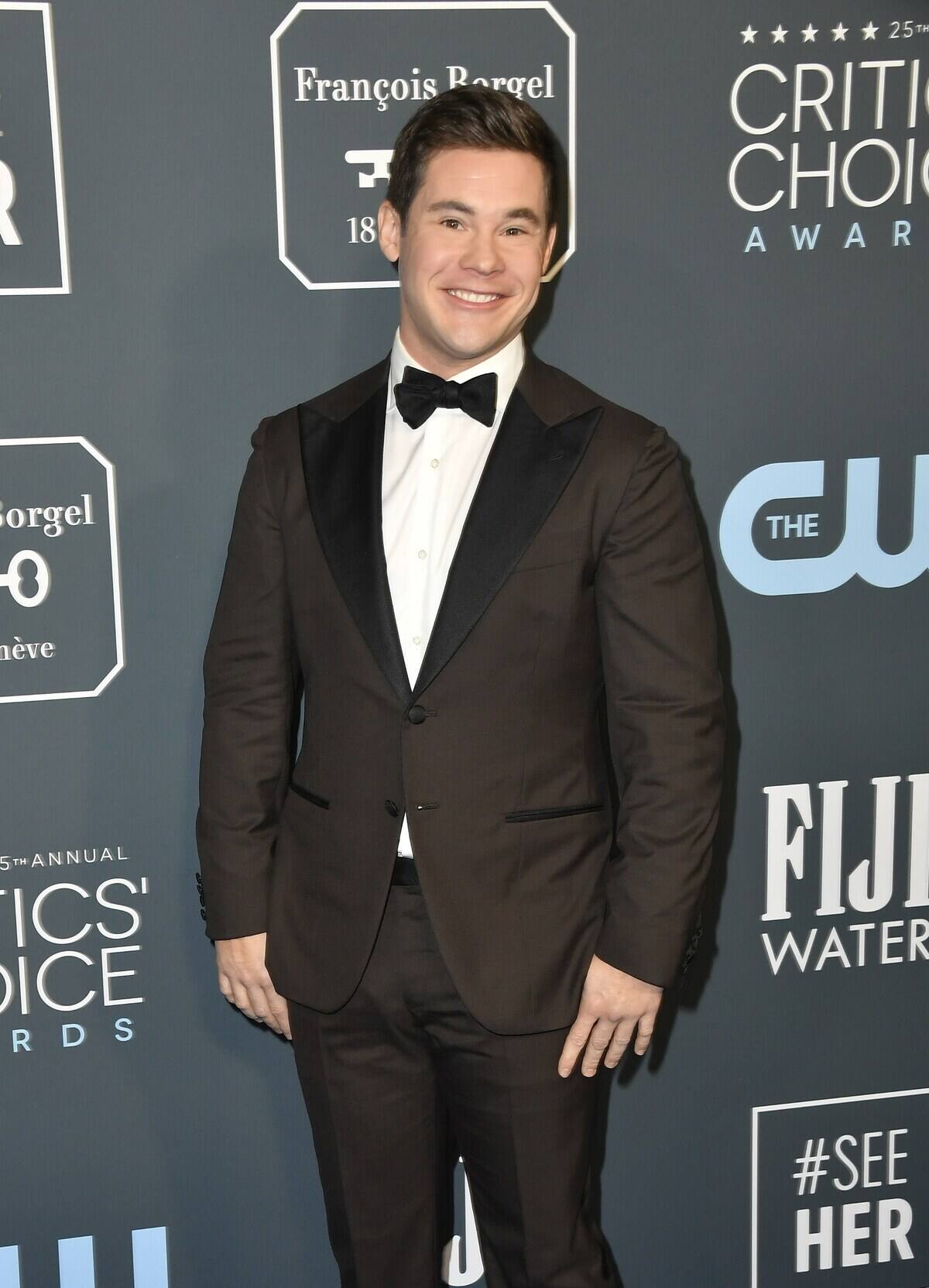 Adam DeVine a été témoin d'un meurtre | JDQ