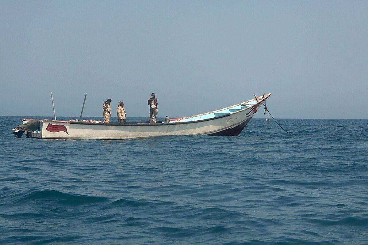 L’équipage quitte un navire frappé par les Houthis dans le golfe d’Aden ...