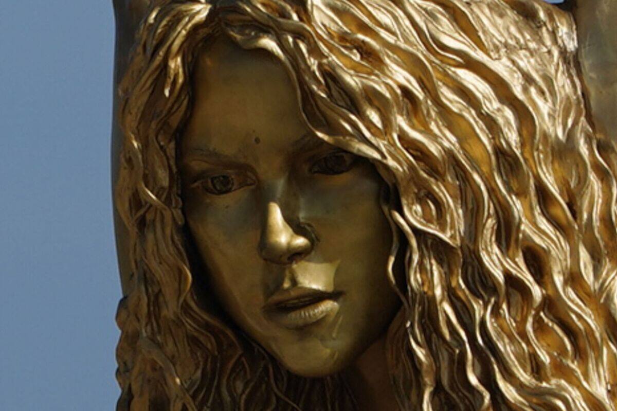 Shakira immortalisée par une statue dans sa ville natale en Colombie | JDQ