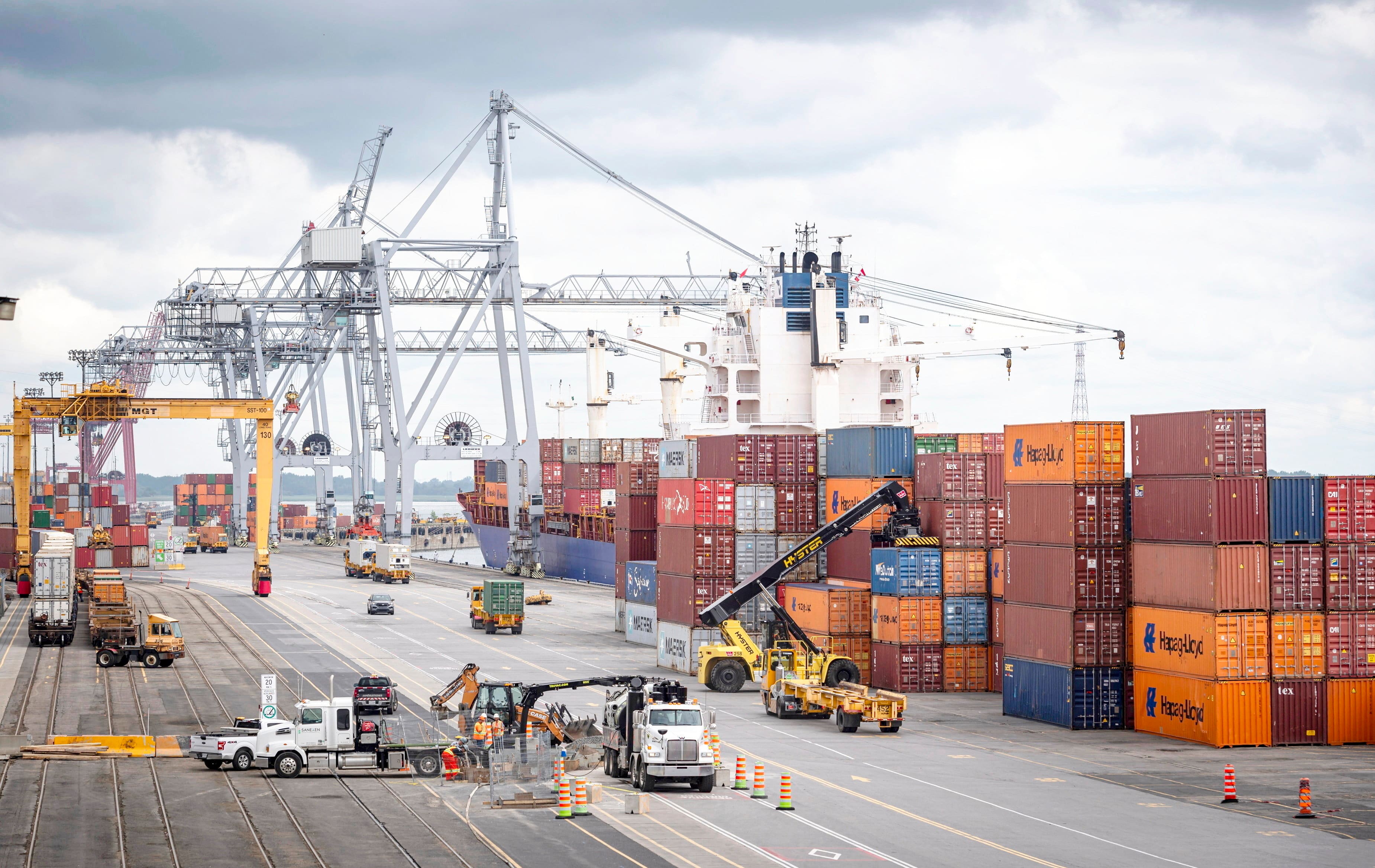 Lock-out au port de Montréal: la reprise des opérations exigée dès ...