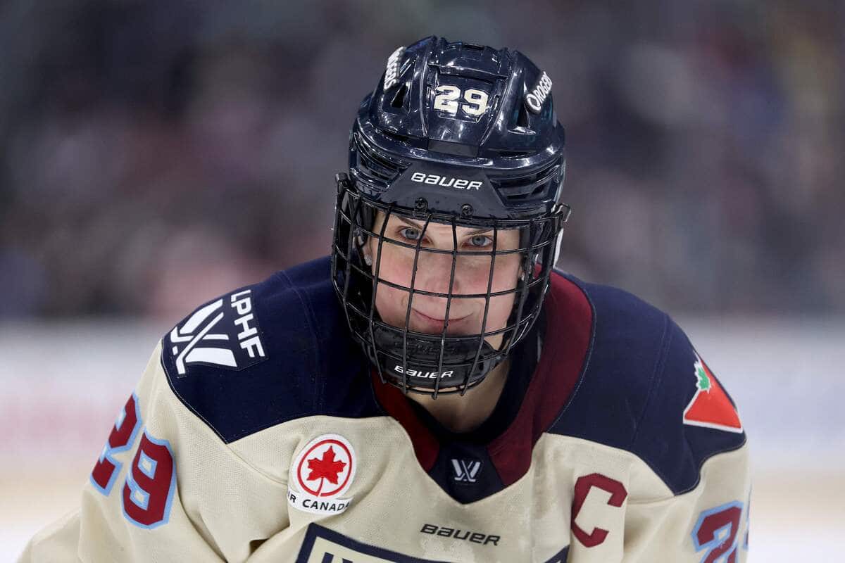 LPHF : Marie-Philip Poulin enchantée par l’idée d’une rivalité Montréal ...