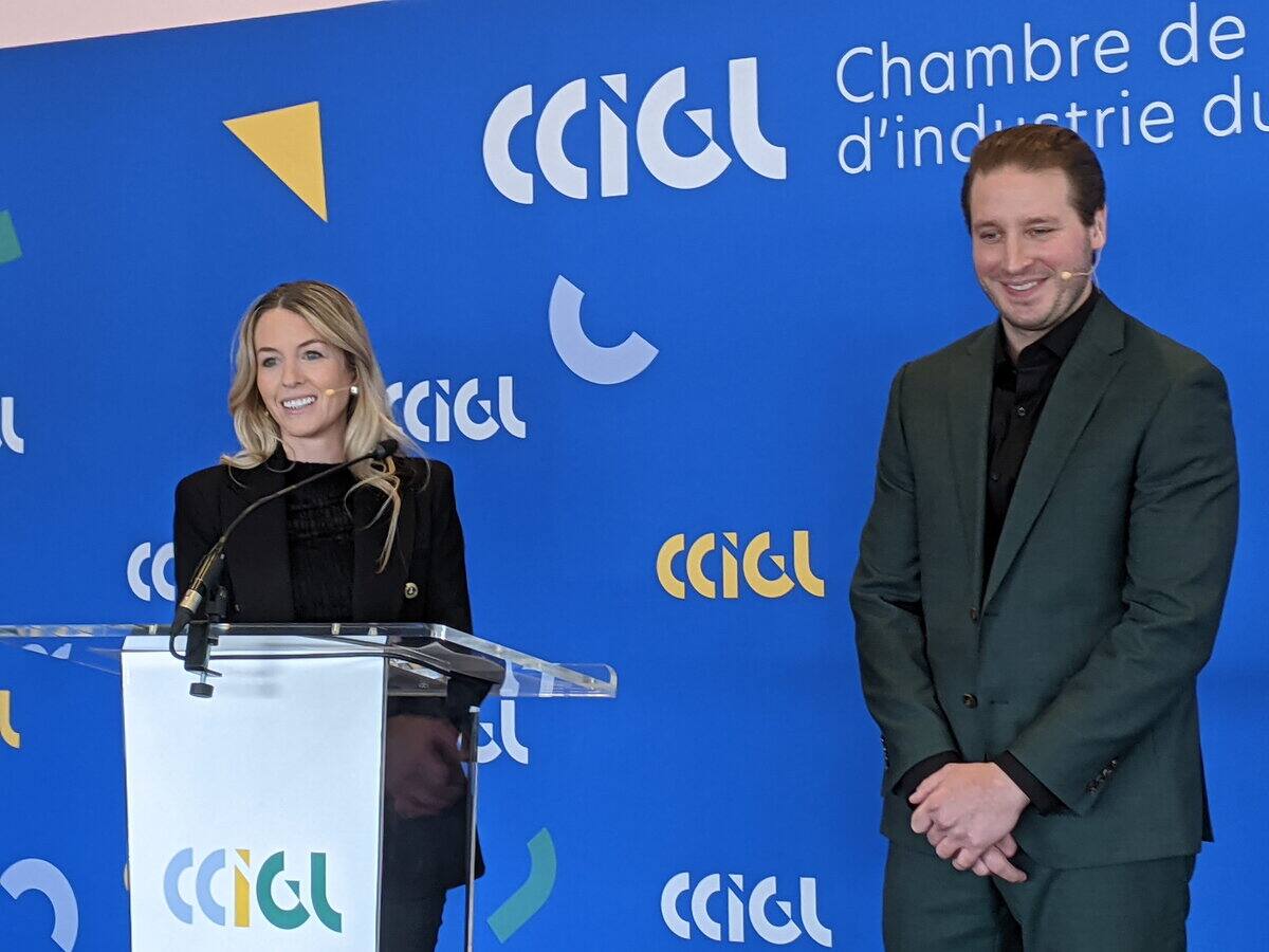 Ashton se lance dans la vente de franchises et veut devenir «le leader de la poutine au Canada ...