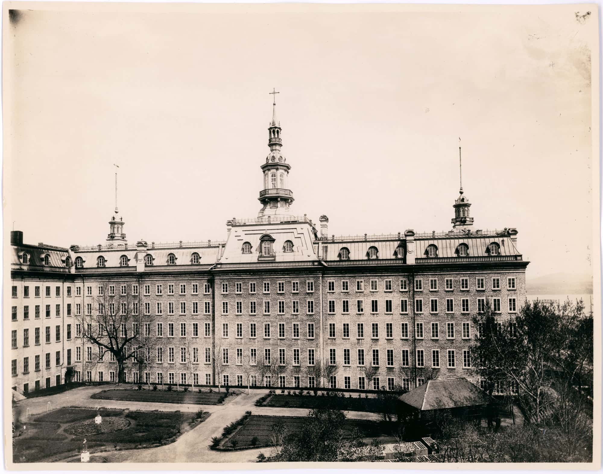 [PHOTOS] Voici 10 morceaux d’histoire de l’Université Laval | JDQ