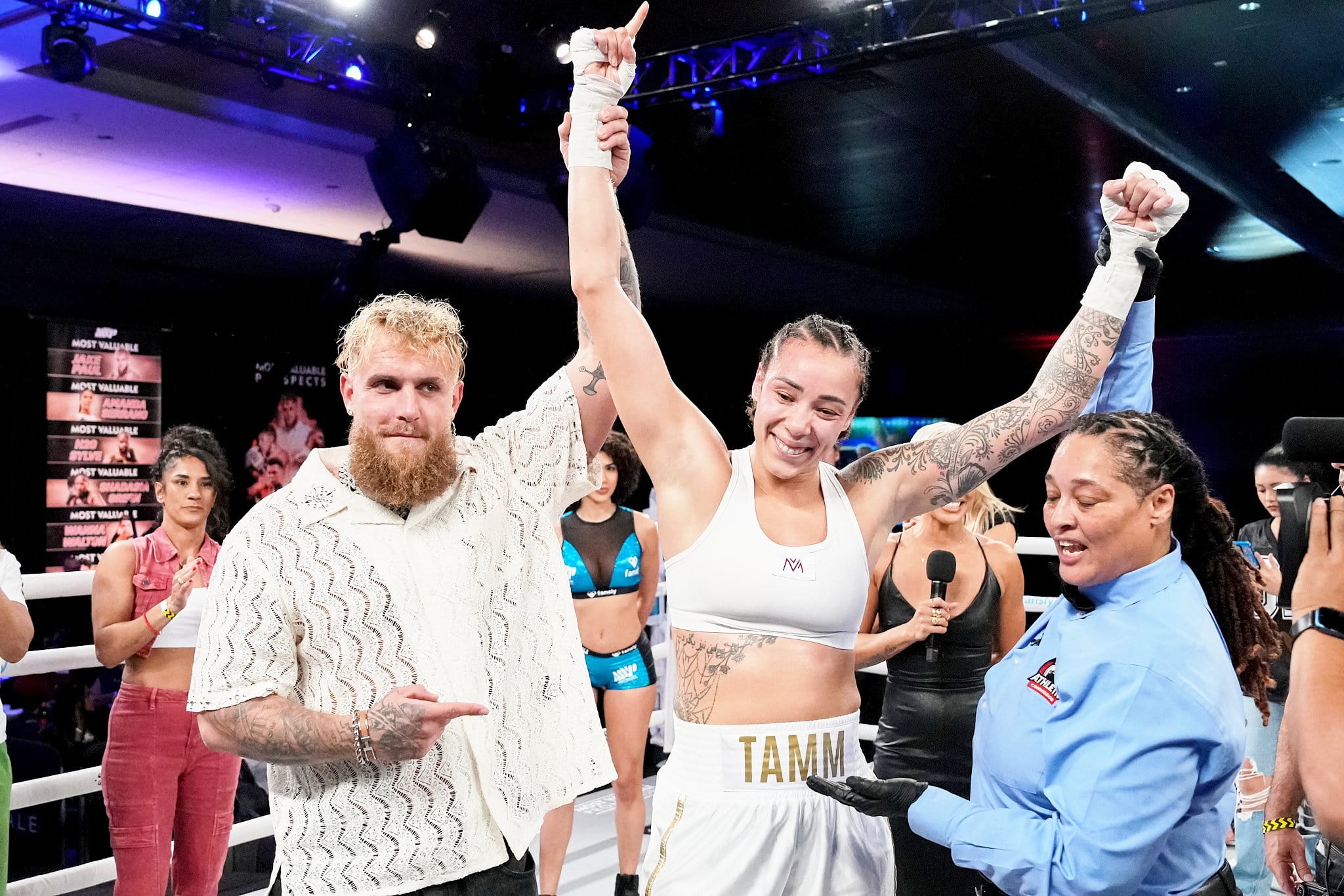 Le courage de la boxeuse québécoise Tammara Thibeault, qui a imité les hommes en livrant des ...