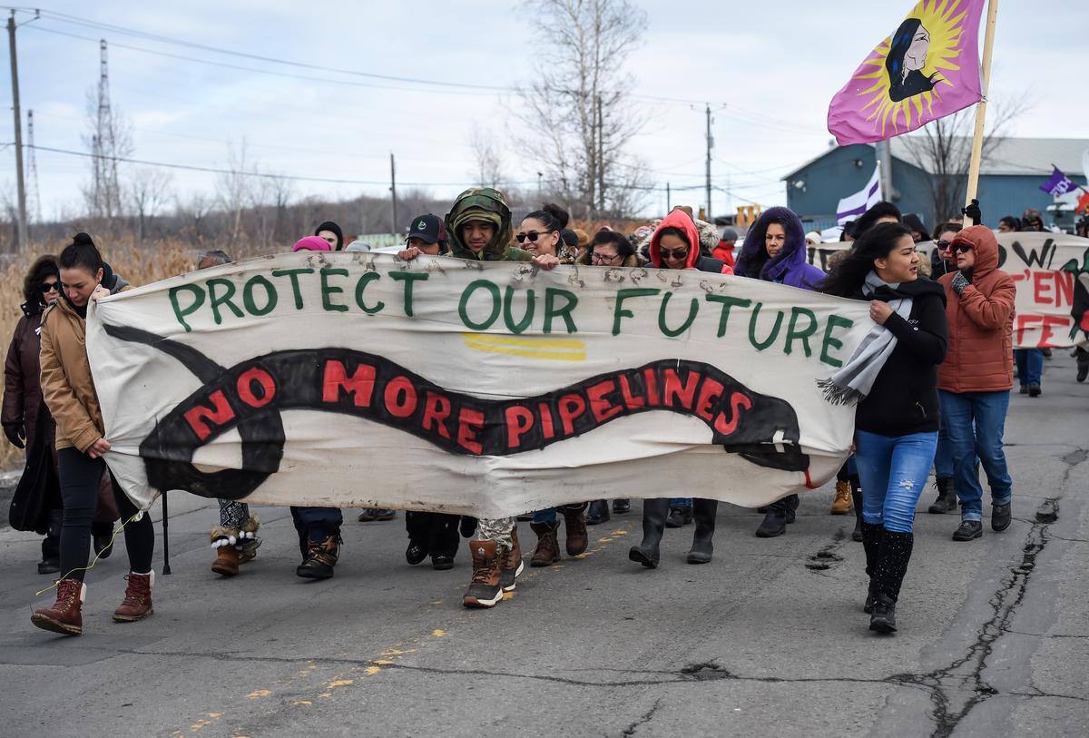 Les Mohawks de Kahnawake ont levé leur barricade | TVA Nouvelles