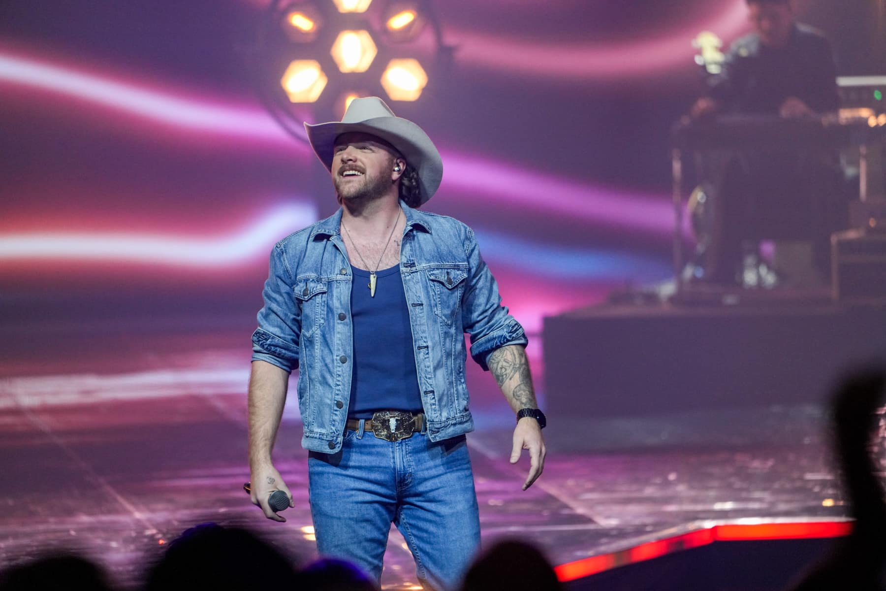 [VIDÉO] Country singer Matt Lang draws inspiration from the movie 'The ...