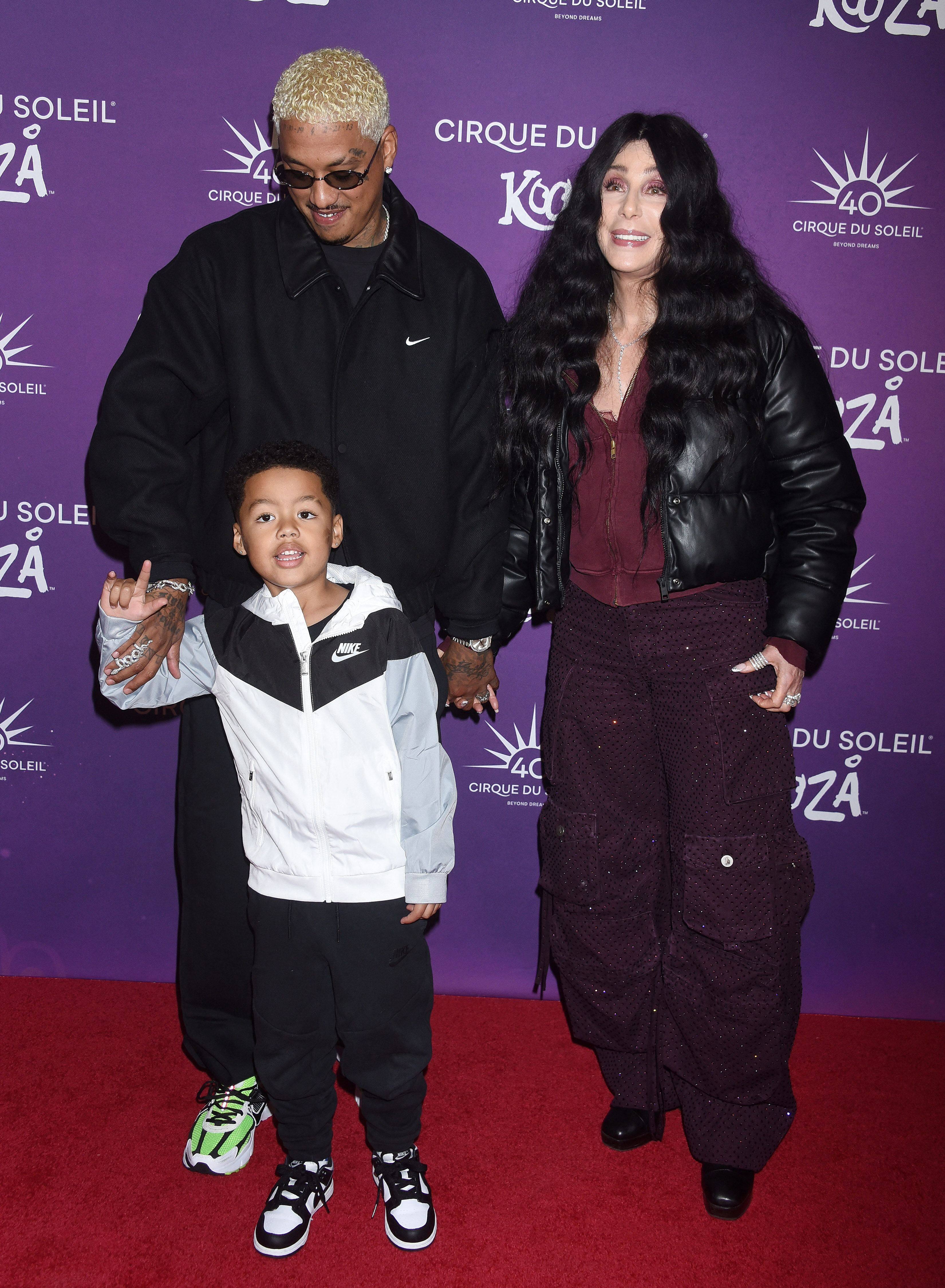 Cher heureuse avec son amoureux qui a la moitié de son âge | JDQ