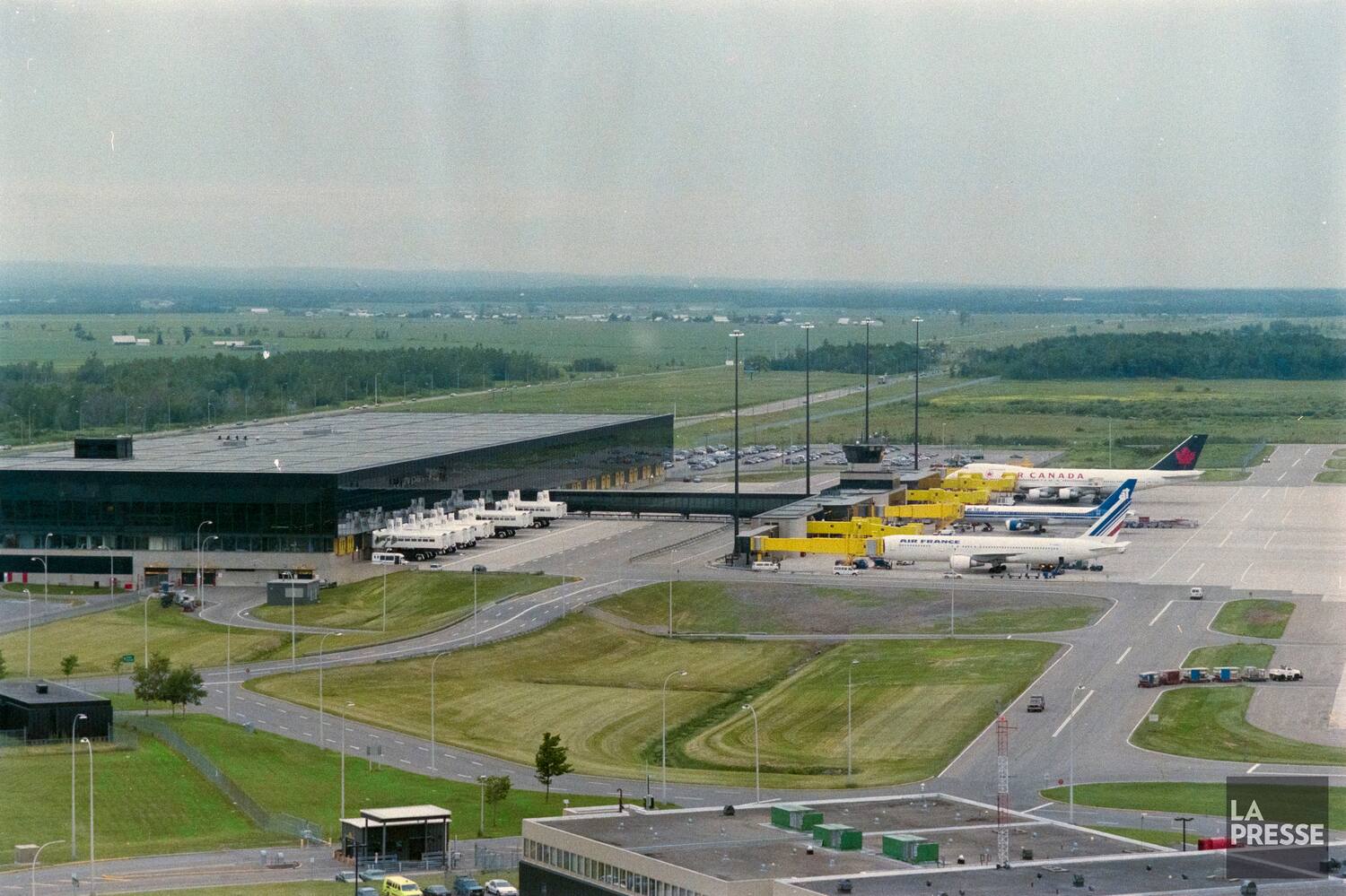 Voici 23 photos d'archives de l’aéroport de Mirabel, 20 ans après son ...