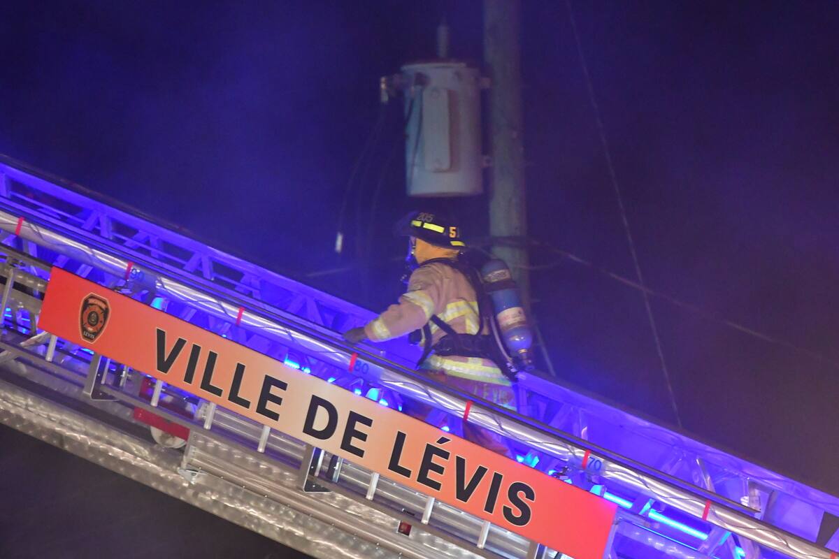 [PHOTOS] Important incendie à Lévis: un bâtiment commercial est la ...