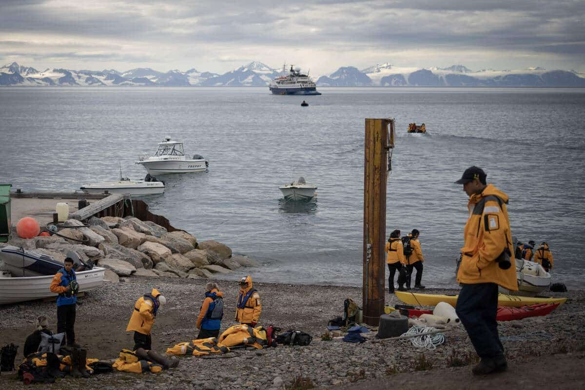 Face au réchauffement climatique, le monde des Inuits fond comme neige ...