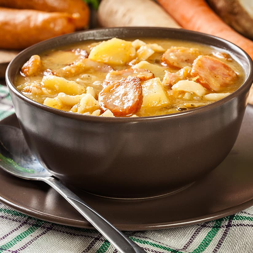 Soupe aux saucisses et à la bette à carde | Coup de pouce