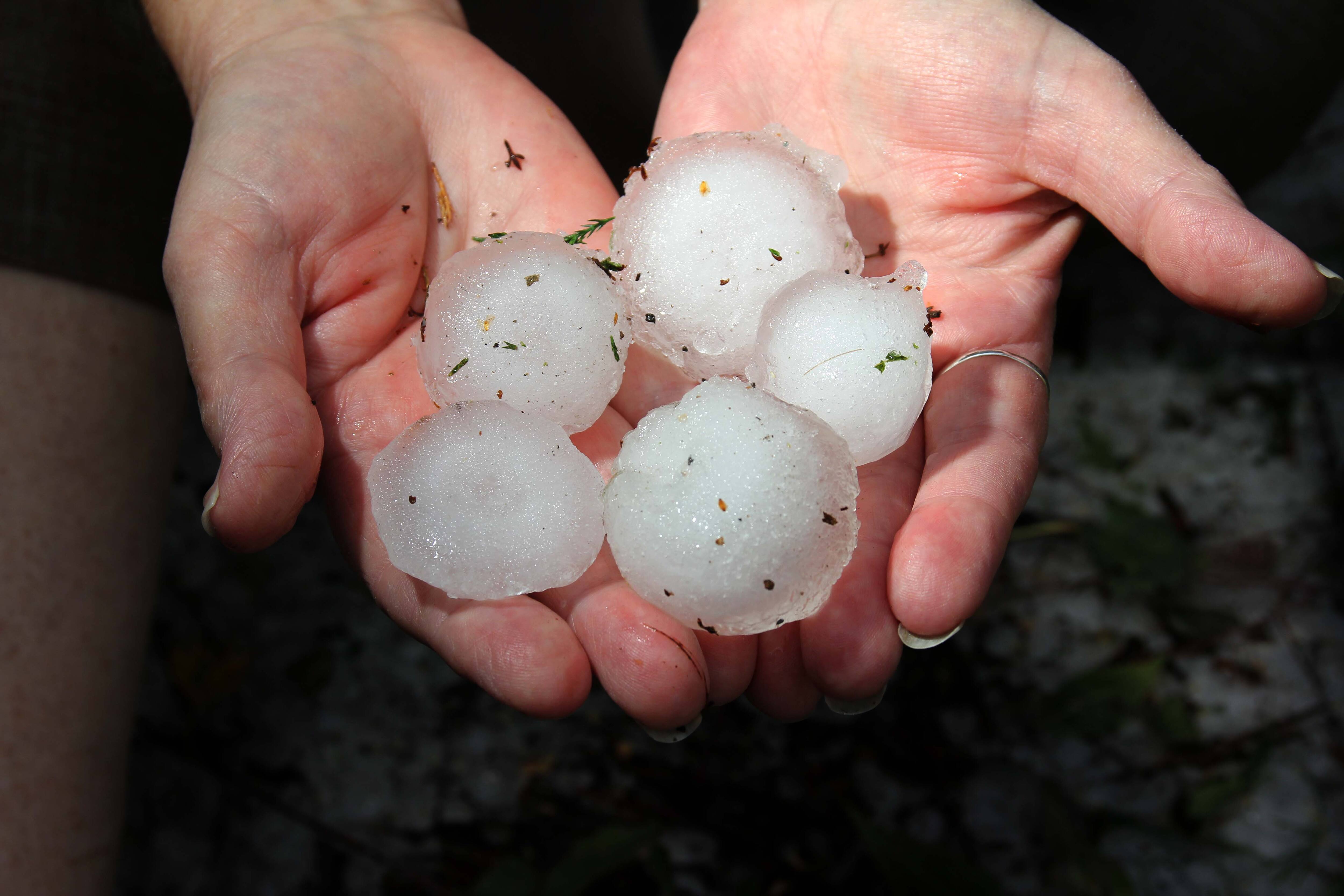 Une fillette de 20 mois tuée par un grêlon en Espagne | TVA Nouvelles