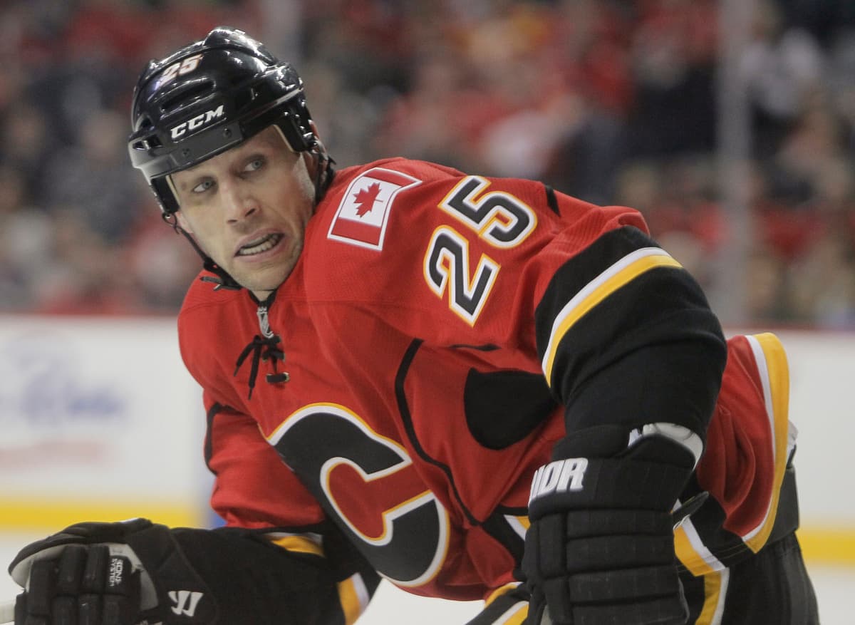 La fois où Steve Bégin a «brassé de la marde» au camp des Flames - TVA ...