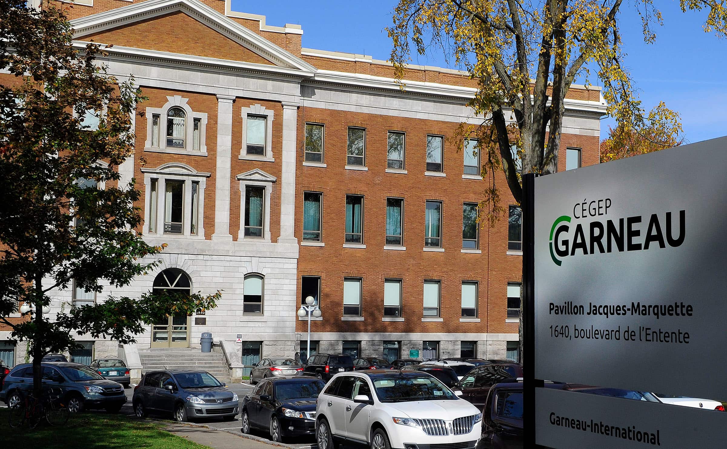 Le cégep Garneau s’écrase et anglicise ses étudiants | JDM